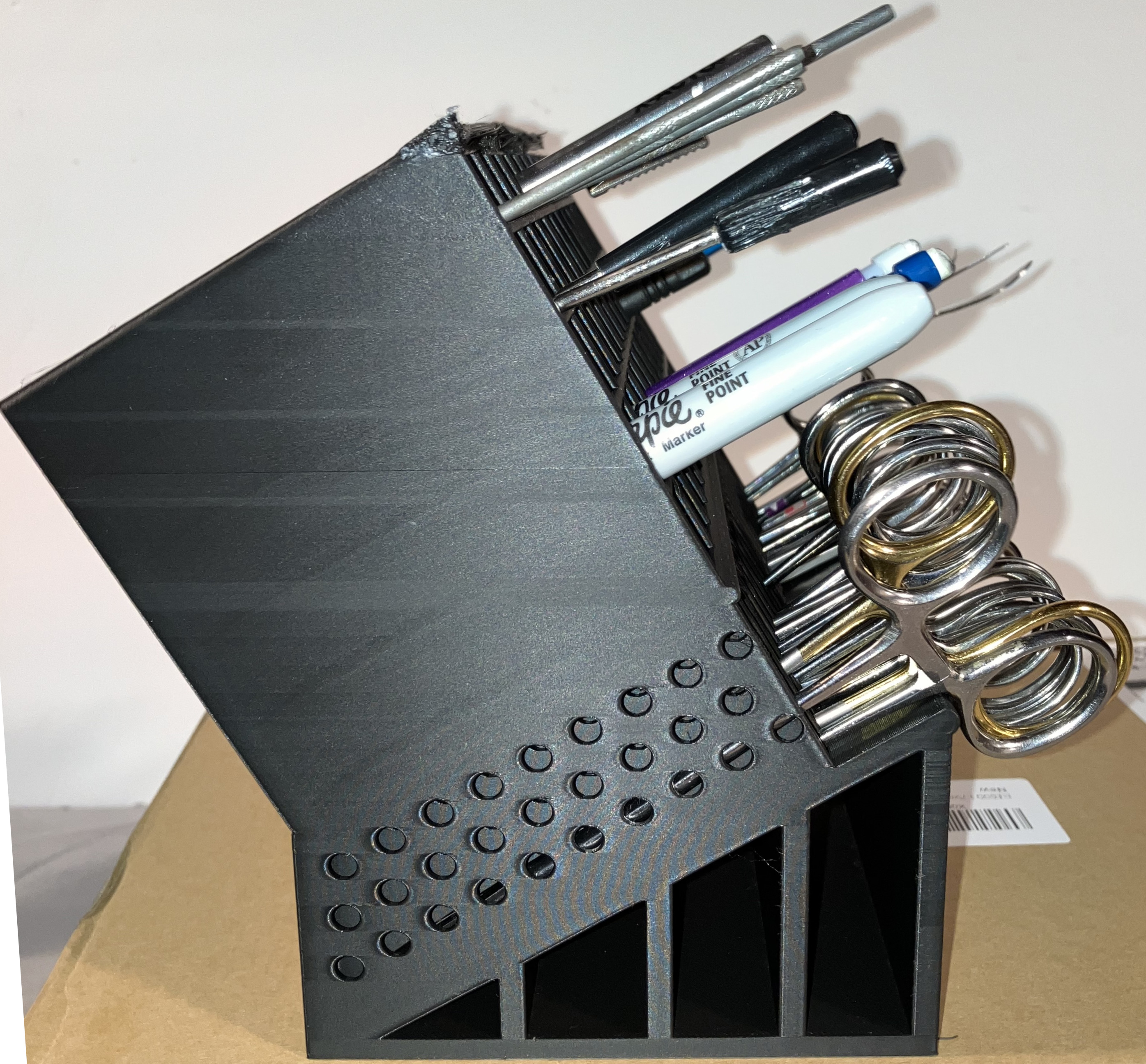 Desk Organizer with hemostat slots by yakMedic | Download free STL ...