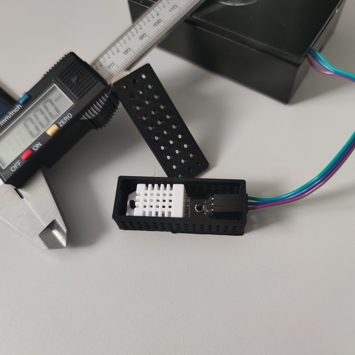 Temperature sensor DHT22 case by DavidK | Download free STL model ...