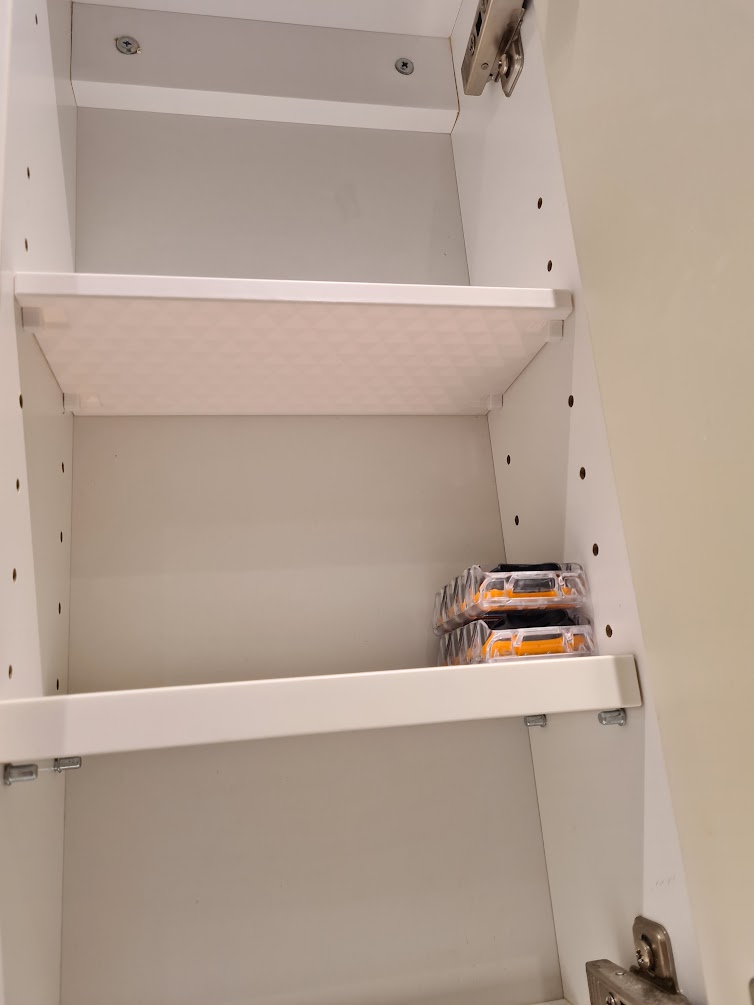 Fully customizable flush cabinet shelf plate and pins by Harcuri ...