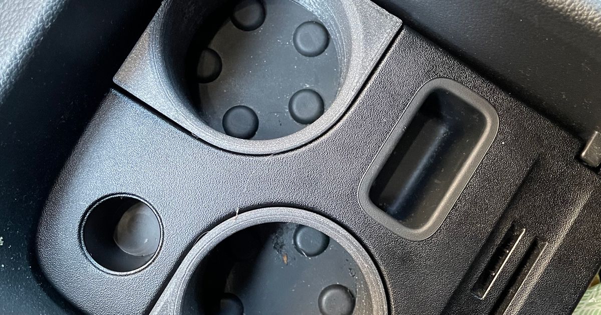 Skoda Karoq & Kodiaq cup holder spacer by Jakub Frasunek | Download ...