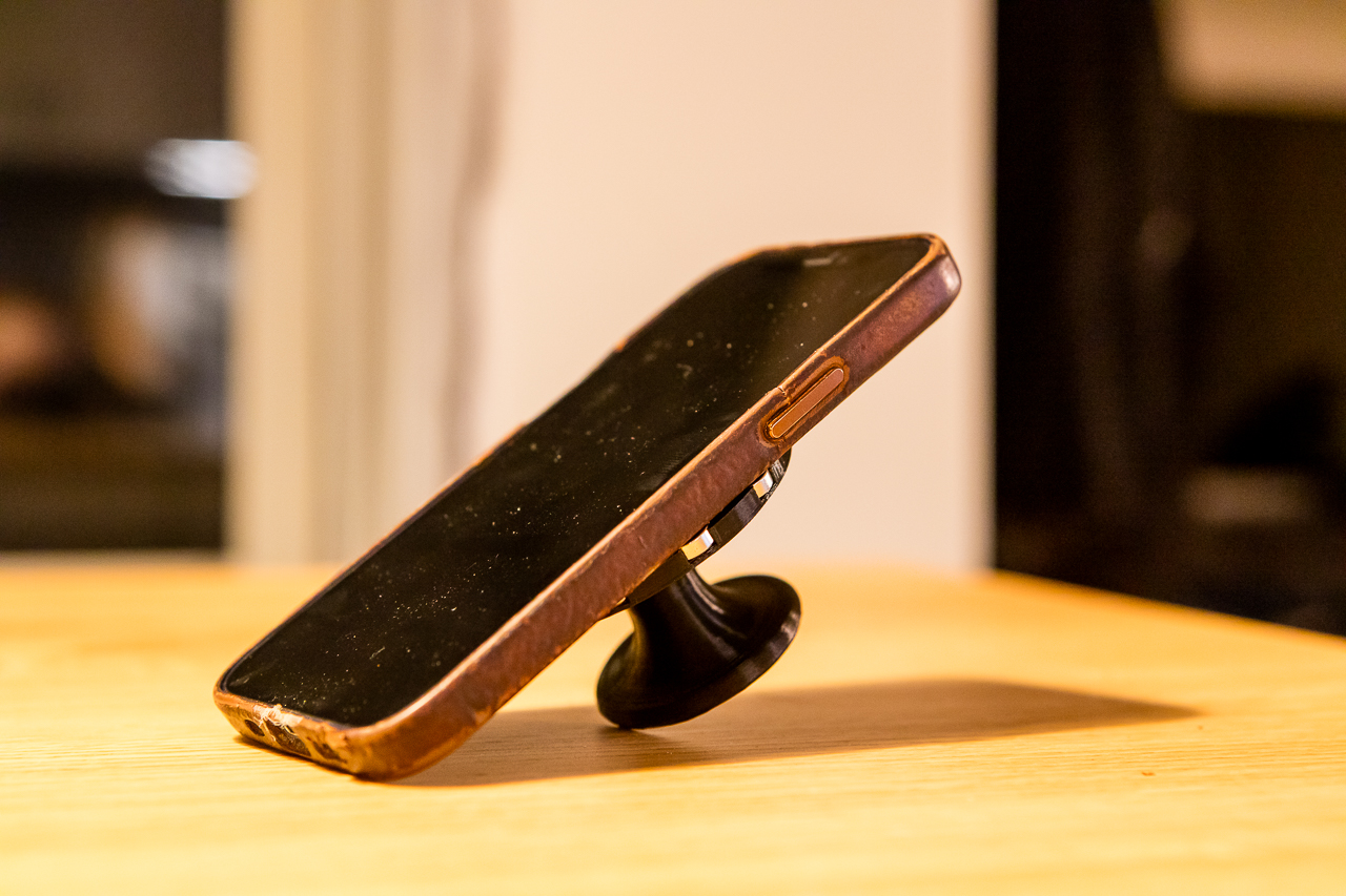 MagSafe phone handle by tjugan | Download free STL model | Printables.com