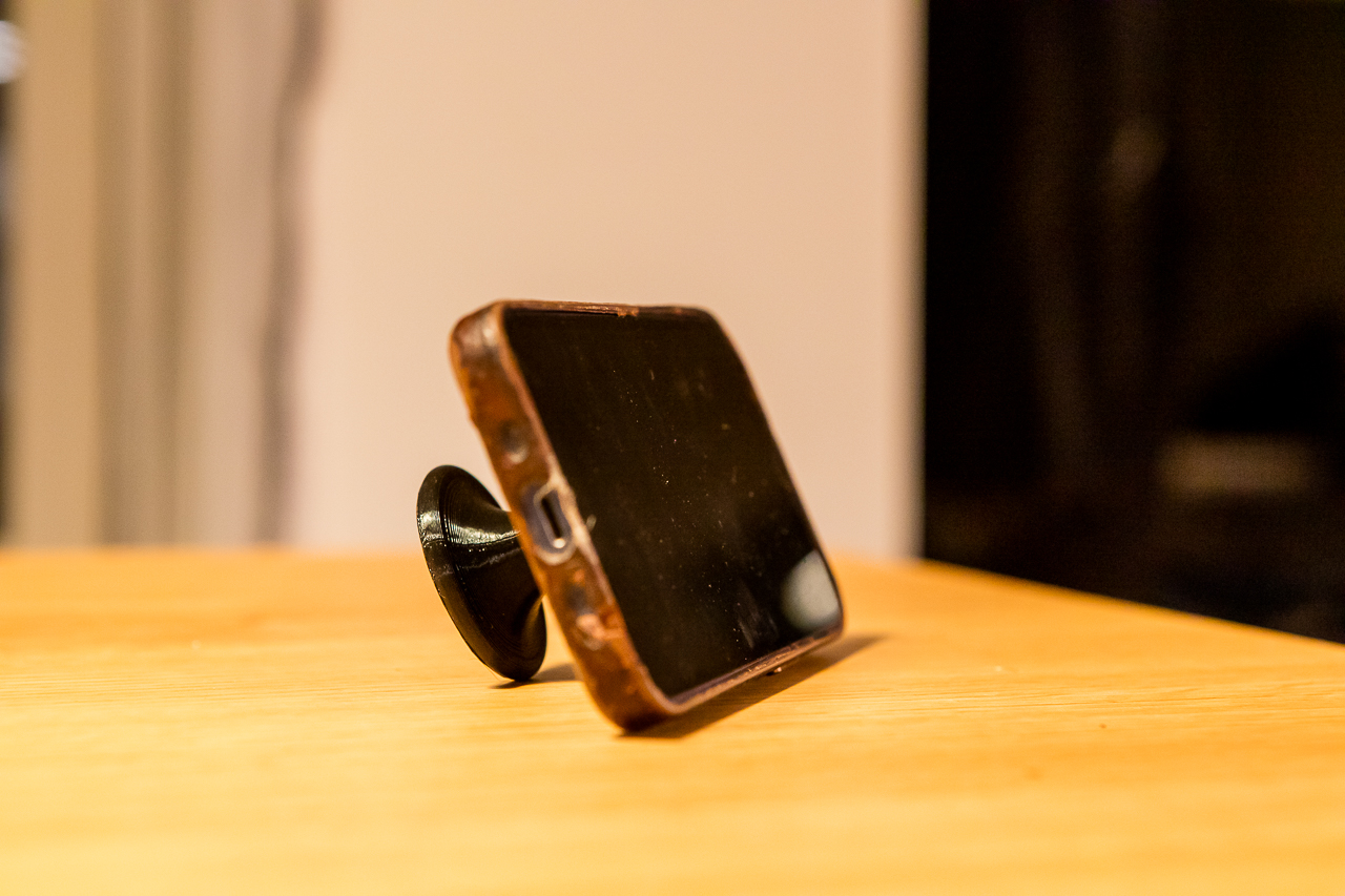 MagSafe phone handle by tjugan | Download free STL model | Printables.com
