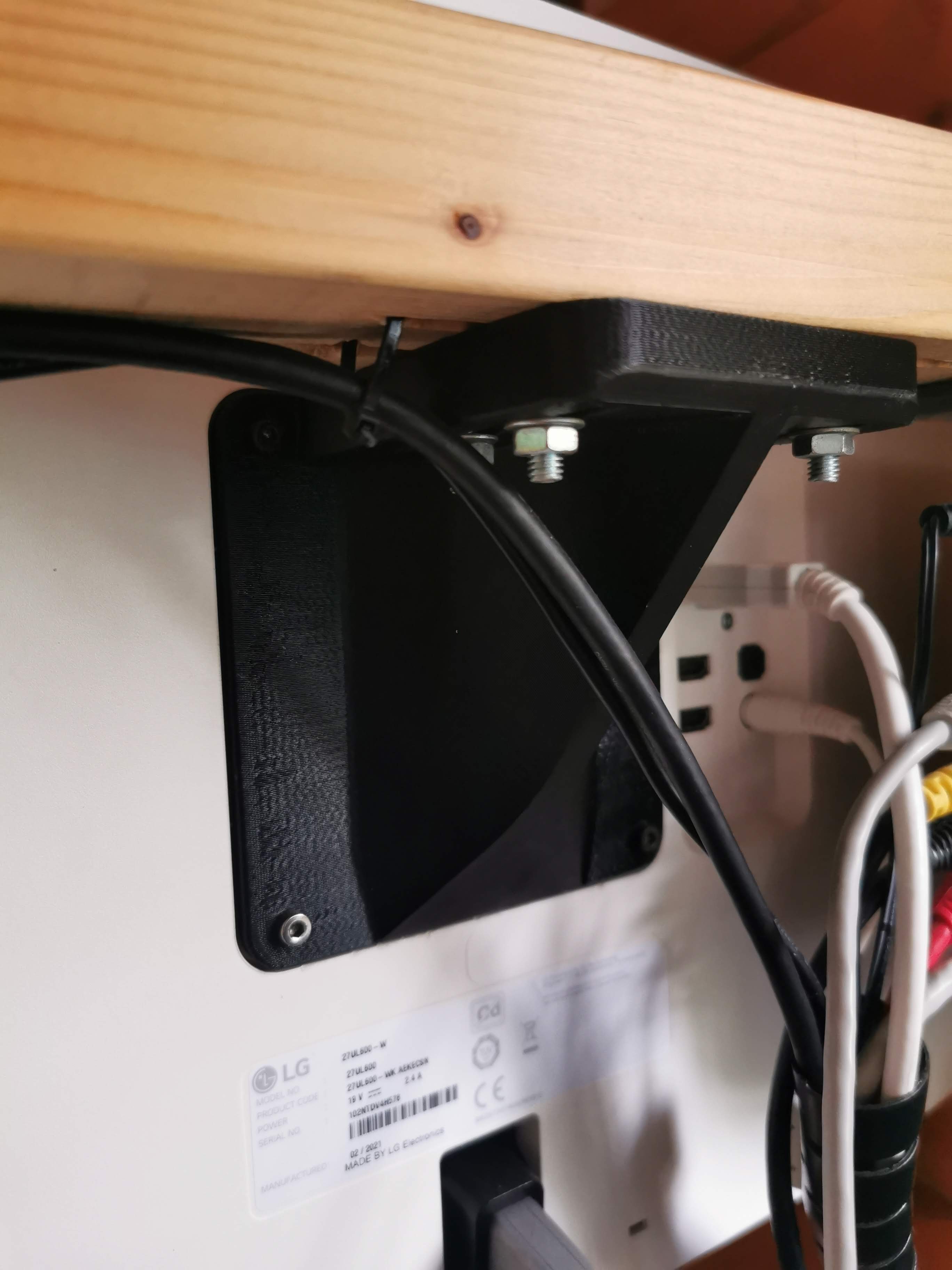 VESA 100mm mount 90 degree angle by vas__design | Download free STL ...