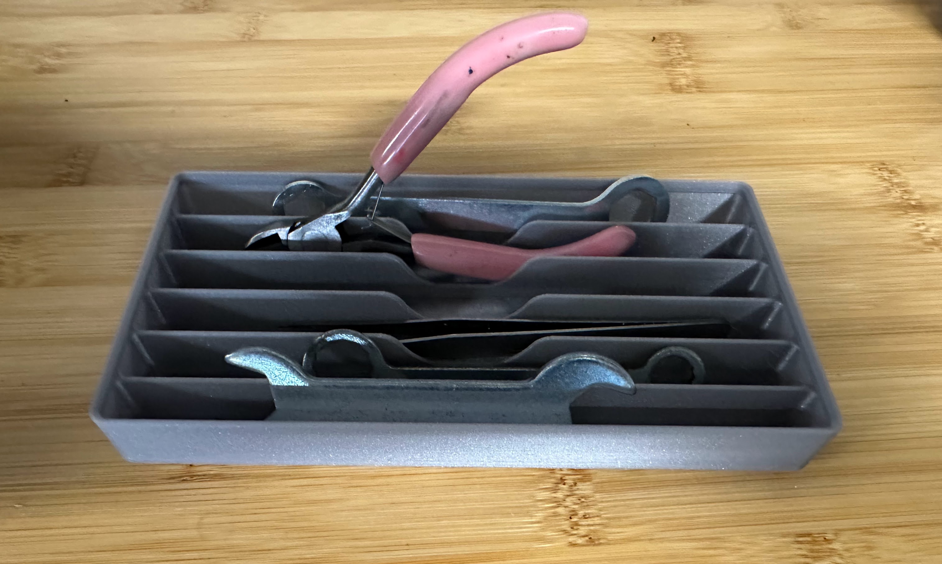 Gridfinity genric slotted tray with finger cutout 2x4x0.5 by yummycow ...