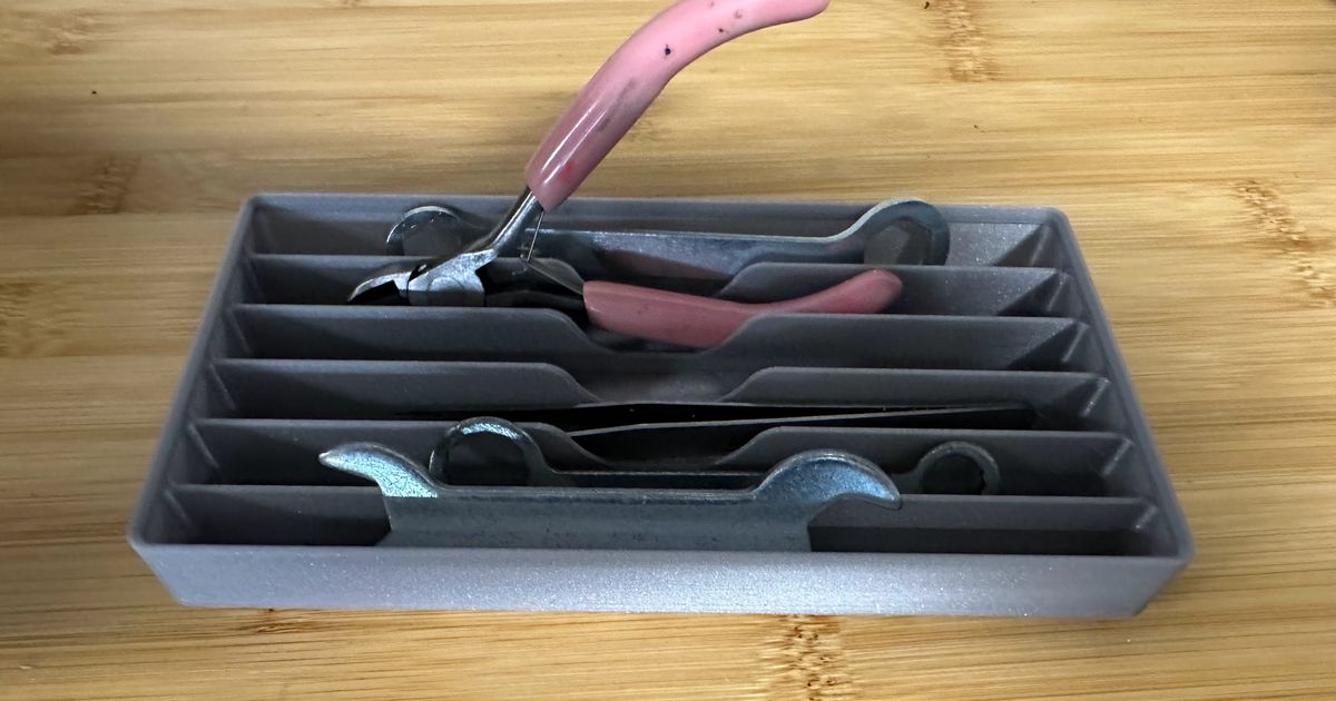 Gridfinity genric slotted tray with finger cutout 2x4x0.5 by yummycow ...