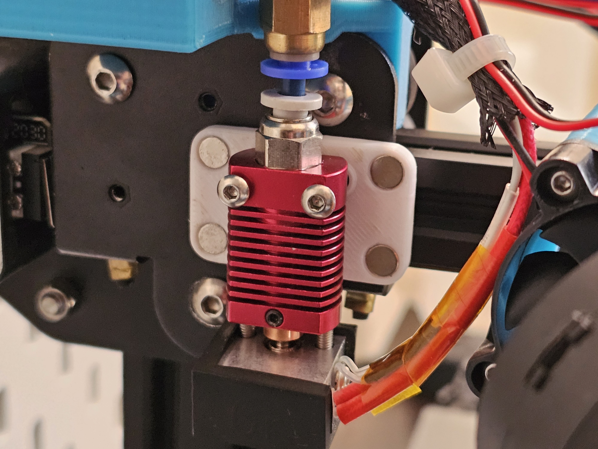 Low Profile Hotend Fan Shroud, Magnetic Mount - Ender 3 (V1, Pro, V2 ...