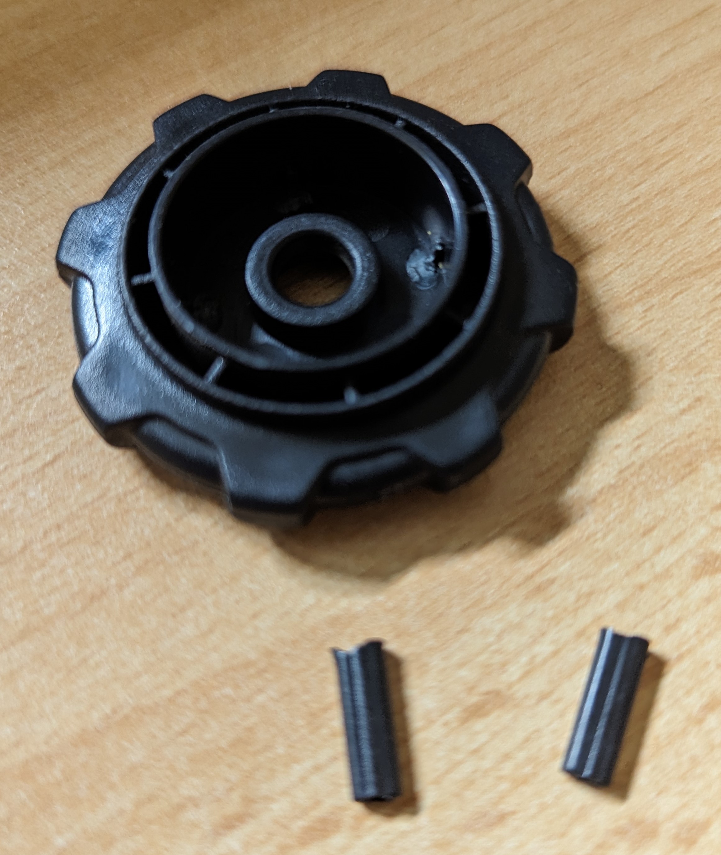 Size-adjusting knob for welding helmet by Heinrich | Download free STL ...