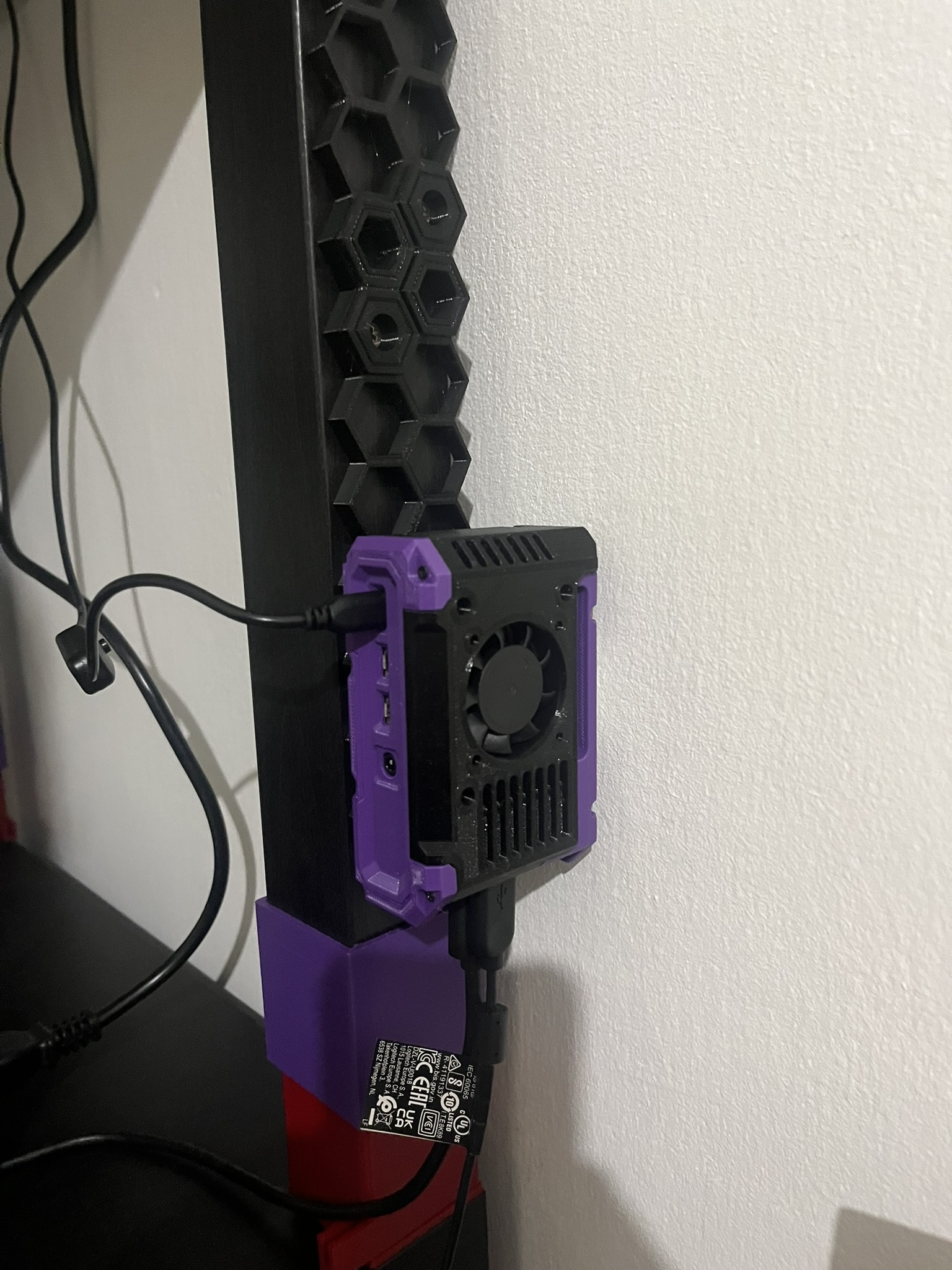 Honeycomb Raspberry pi 4 case mount by Port Bay | Download free STL ...