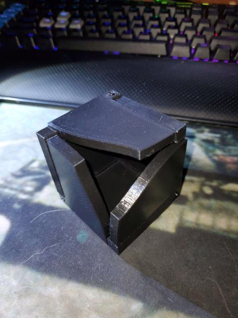 Opening Mobius Kaleidocycle Cube, for rings or what have you. by Jae ...