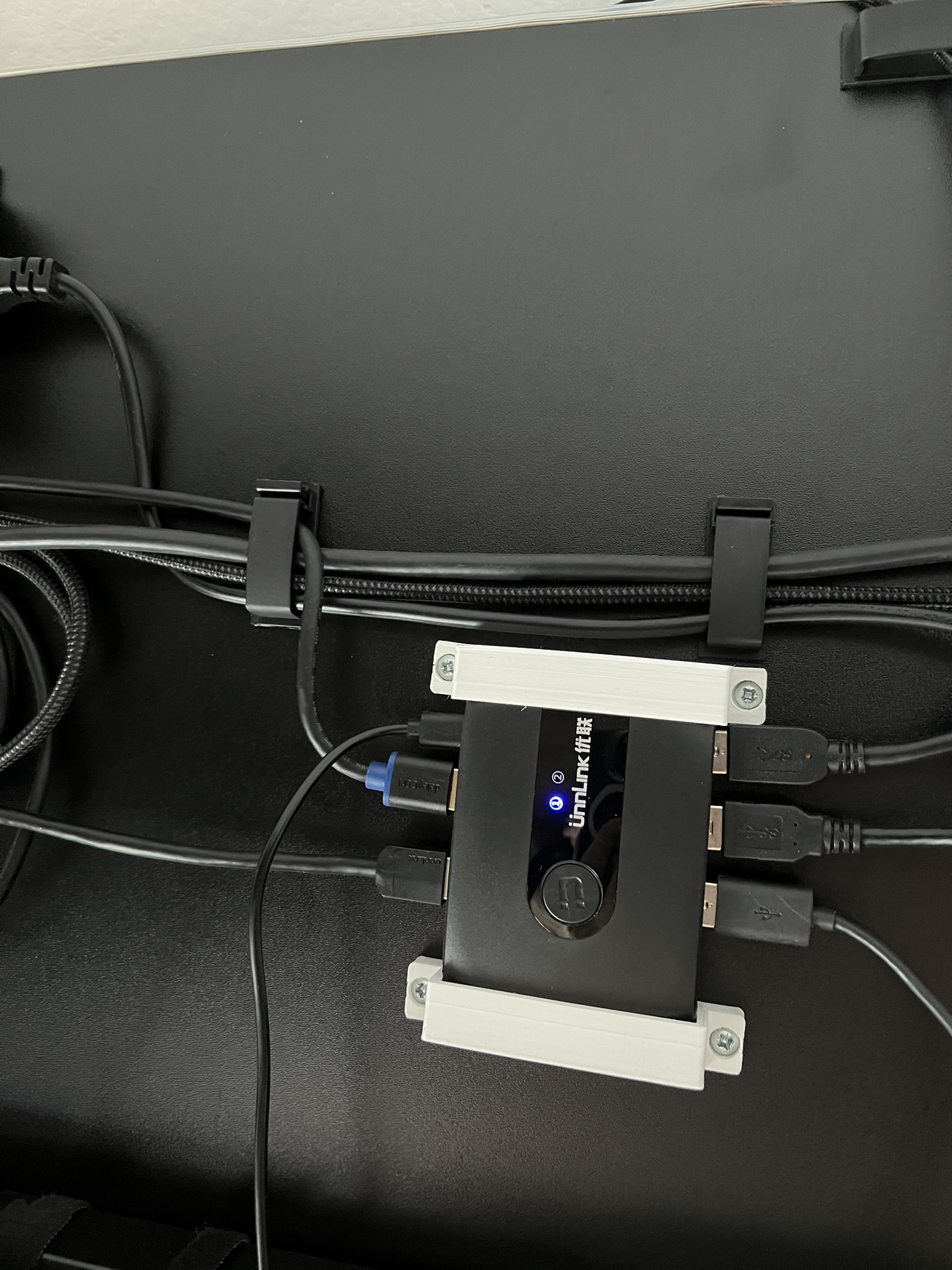 Mounting Bracket For Unnlink Kvm Switch Usb 3 0 By Hgross Download Free Stl Model