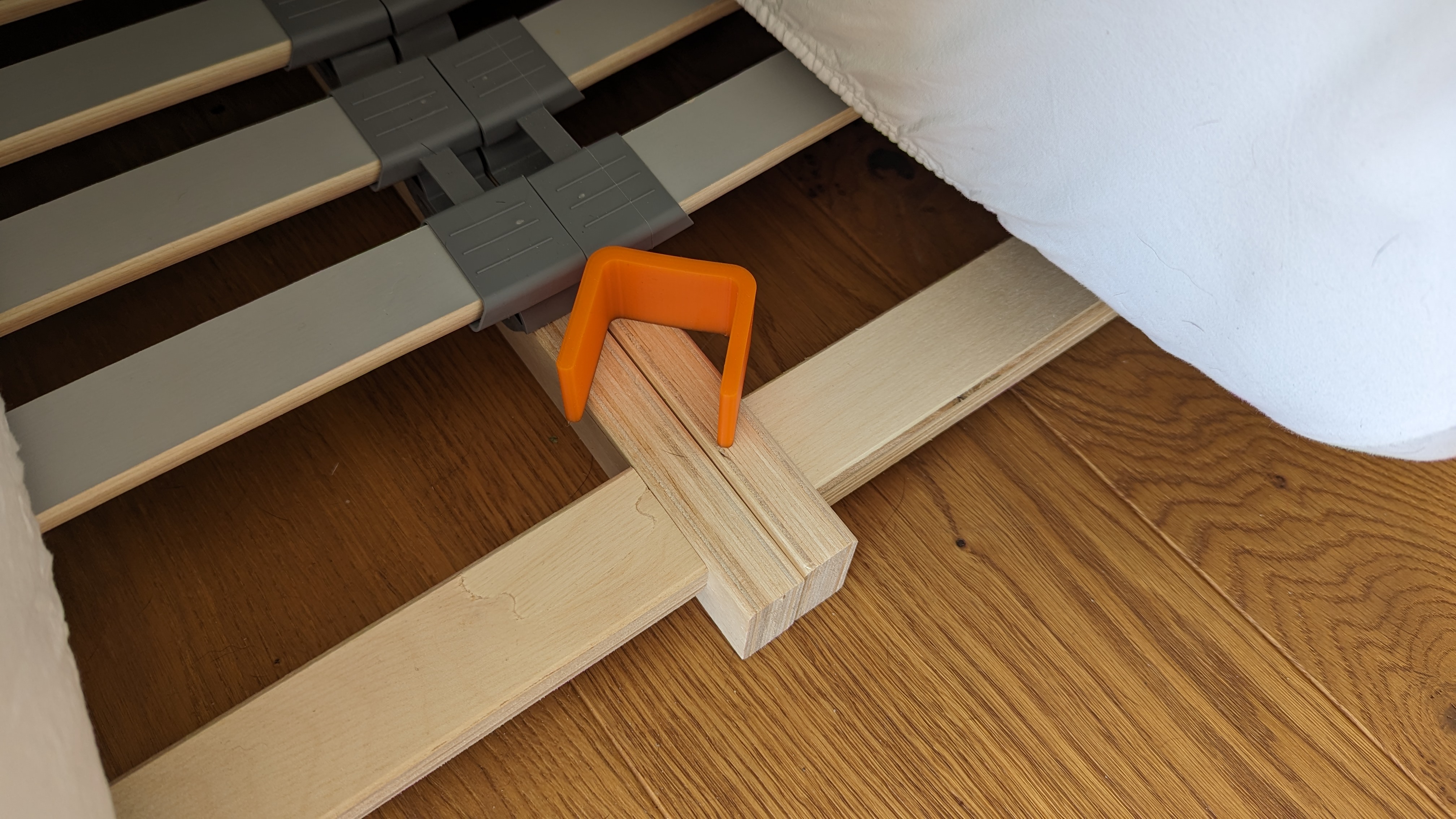 slatted frame bracket / holder by Daniel Neumann | Download free STL ...