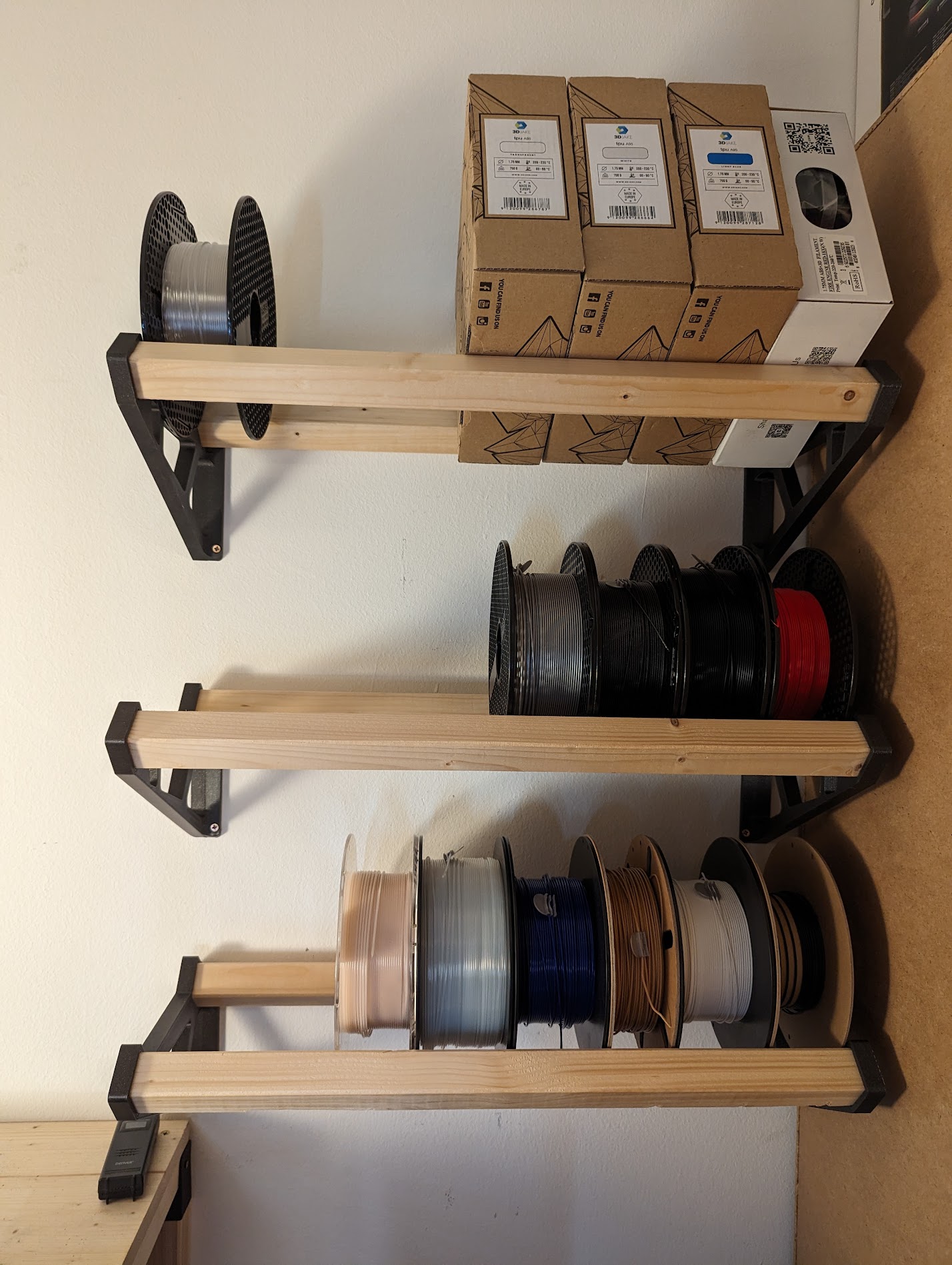 Filament shelf bracket for wood - 34mm x 34mm by Tobias Stanzel ...