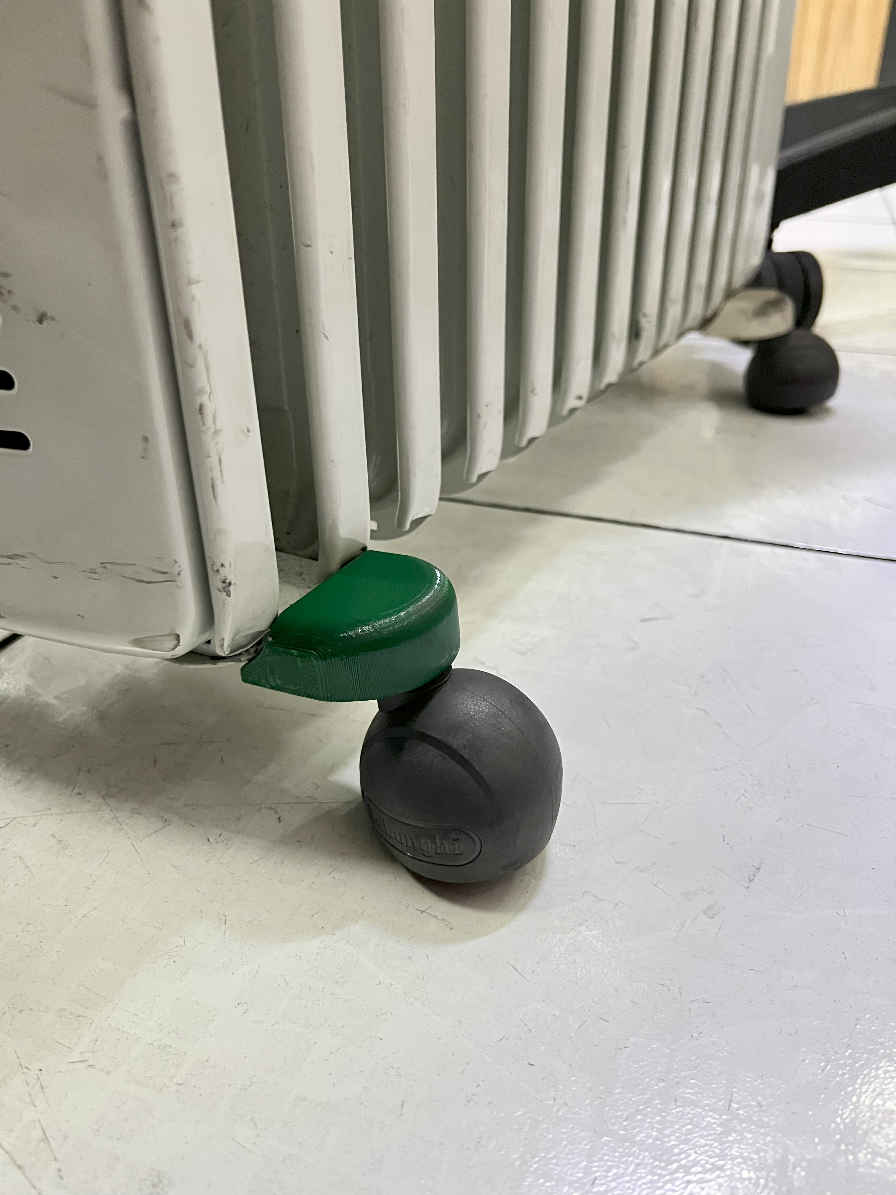 De'Longhi Heater Radiator Feet by UmtUysl | Download free STL model ...