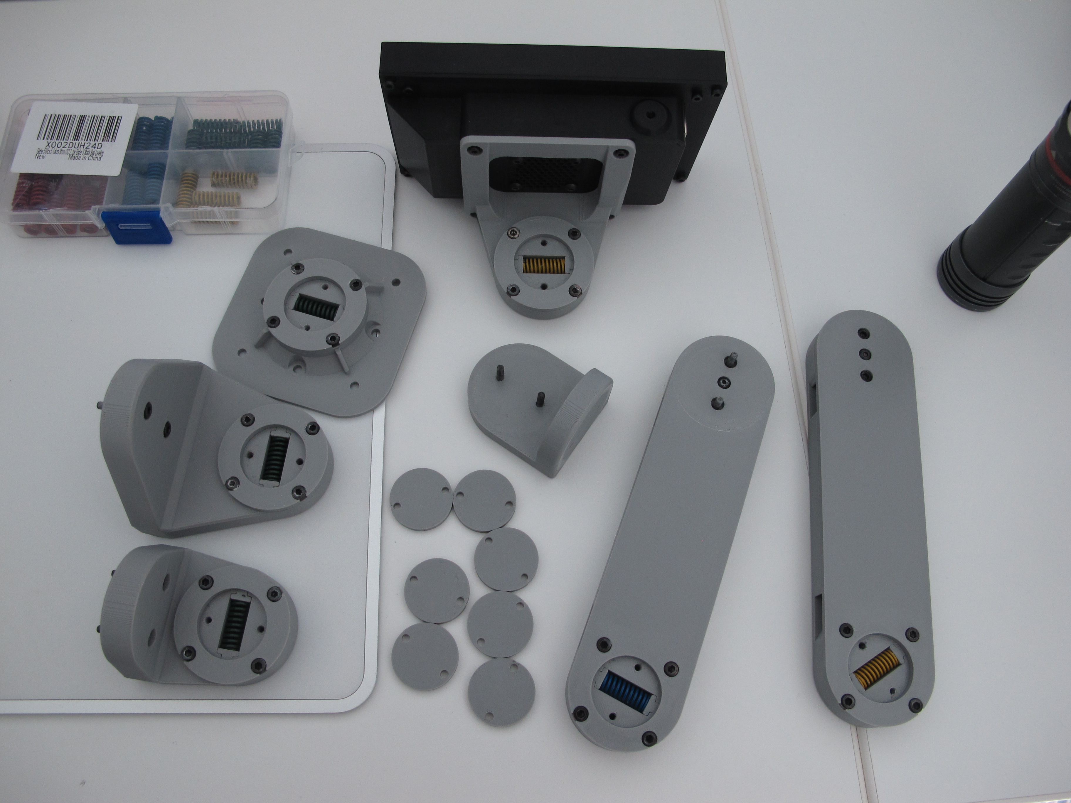Raspberry Pi 4 Modular Clicker Articulated Arm Stand by Shinobu Tezuka ...