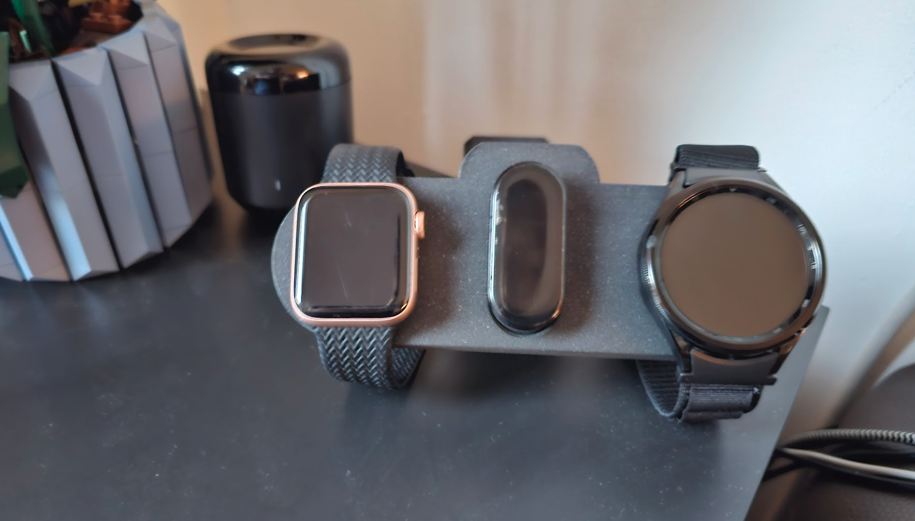 Multiple watch stand, Apple Galaxy and Xiaomi by Joost | Download free ...