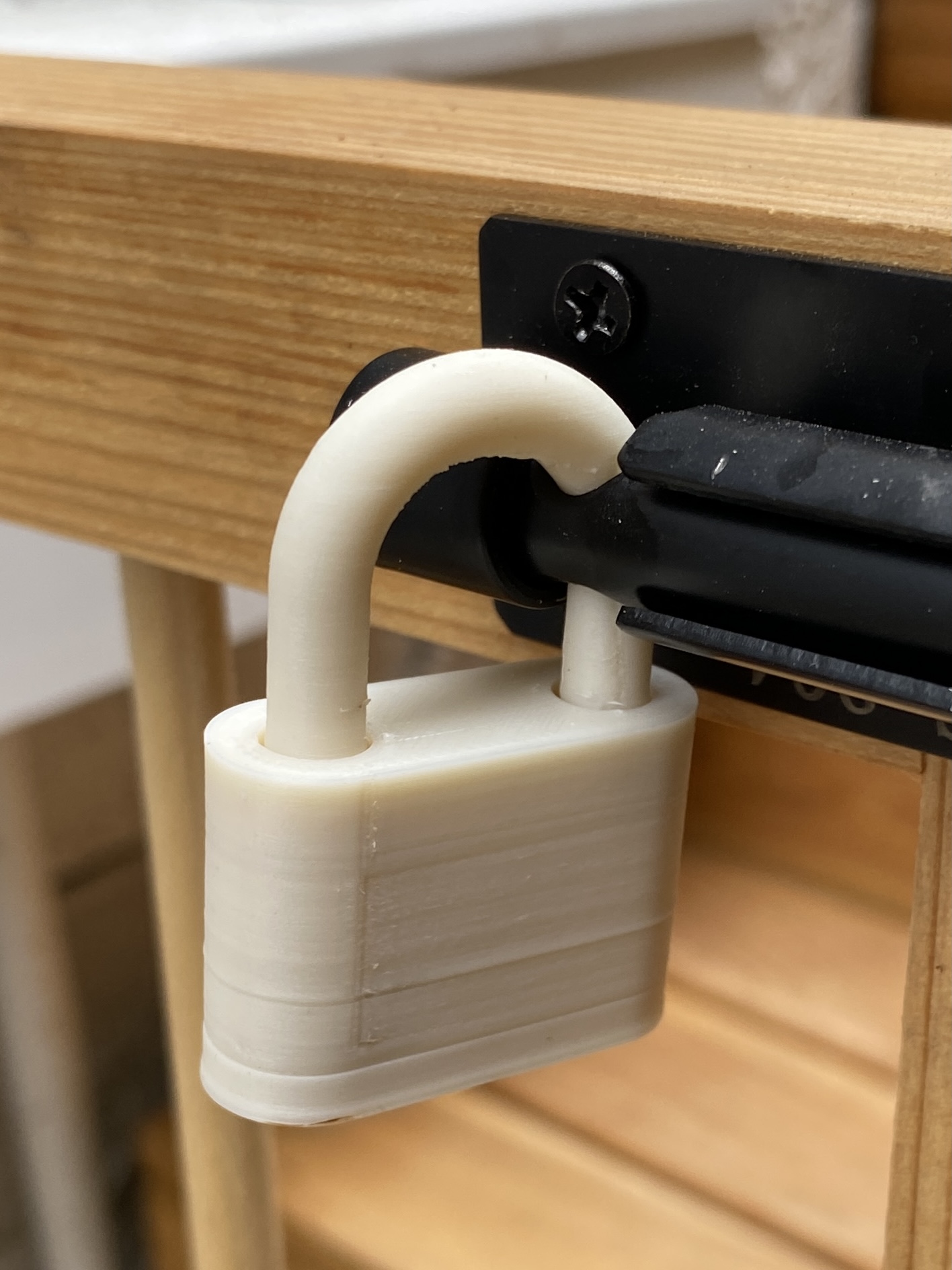 Magnetic child lock by Guigs | Download free STL model | Printables.com