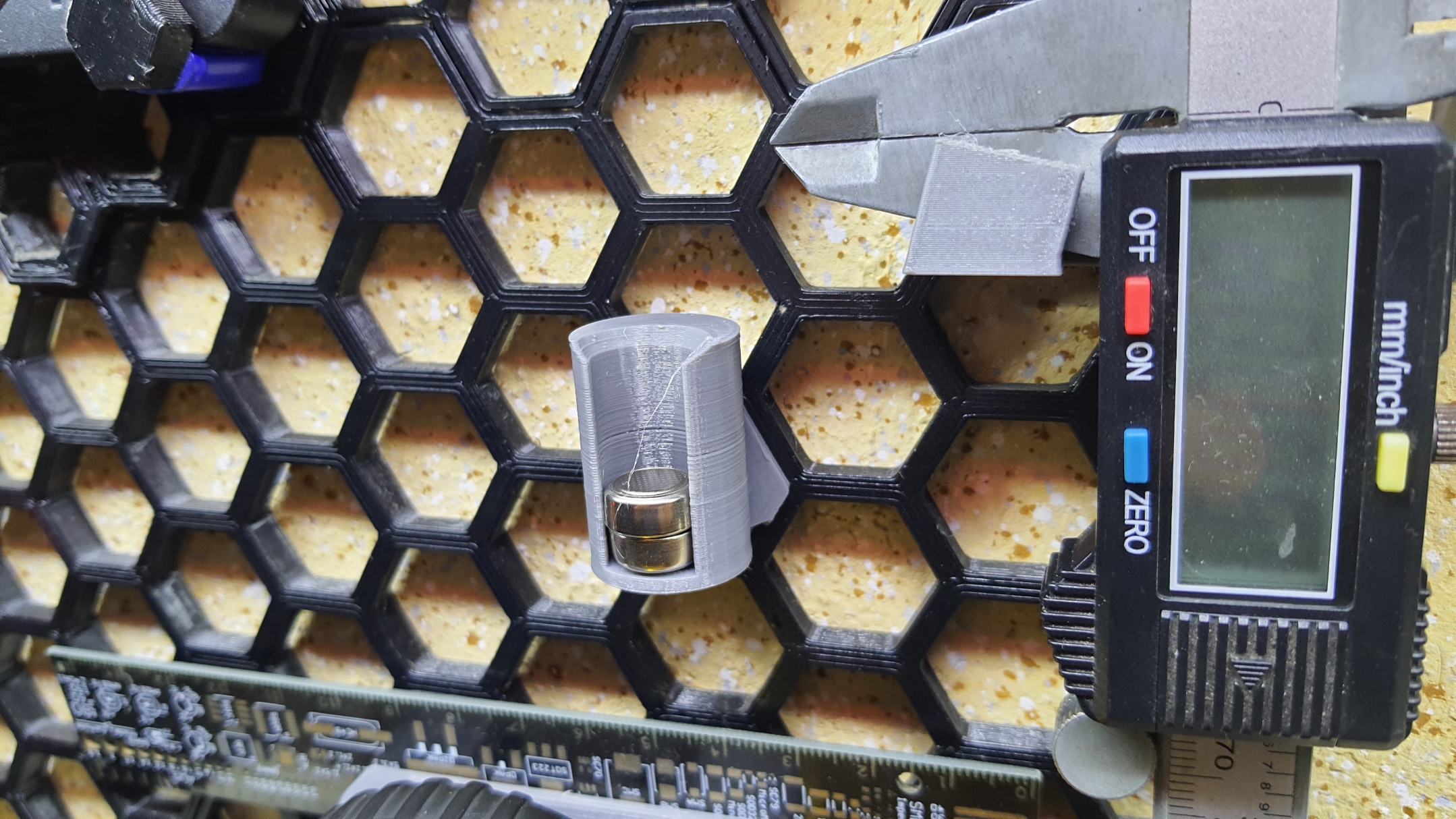 HSW LR44 battery storage! by Razvii | Download free STL model ...
