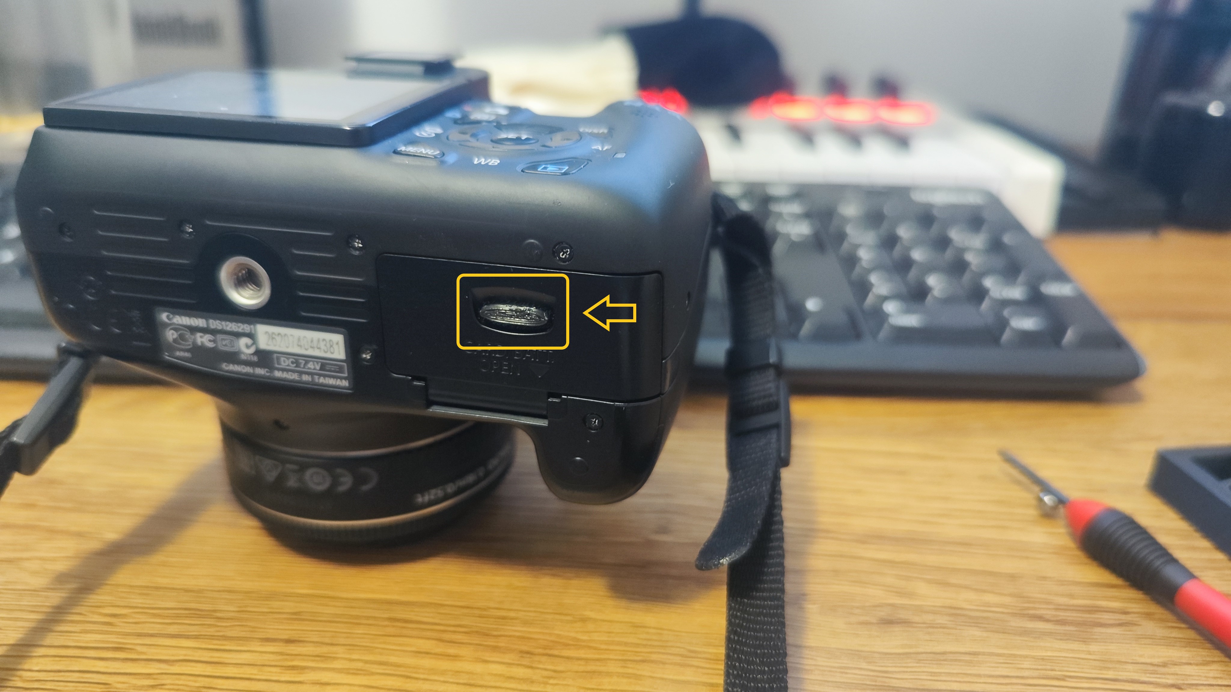 Tab / Spring for battery lid of Canon EOS Rebel T3 by omirete ...