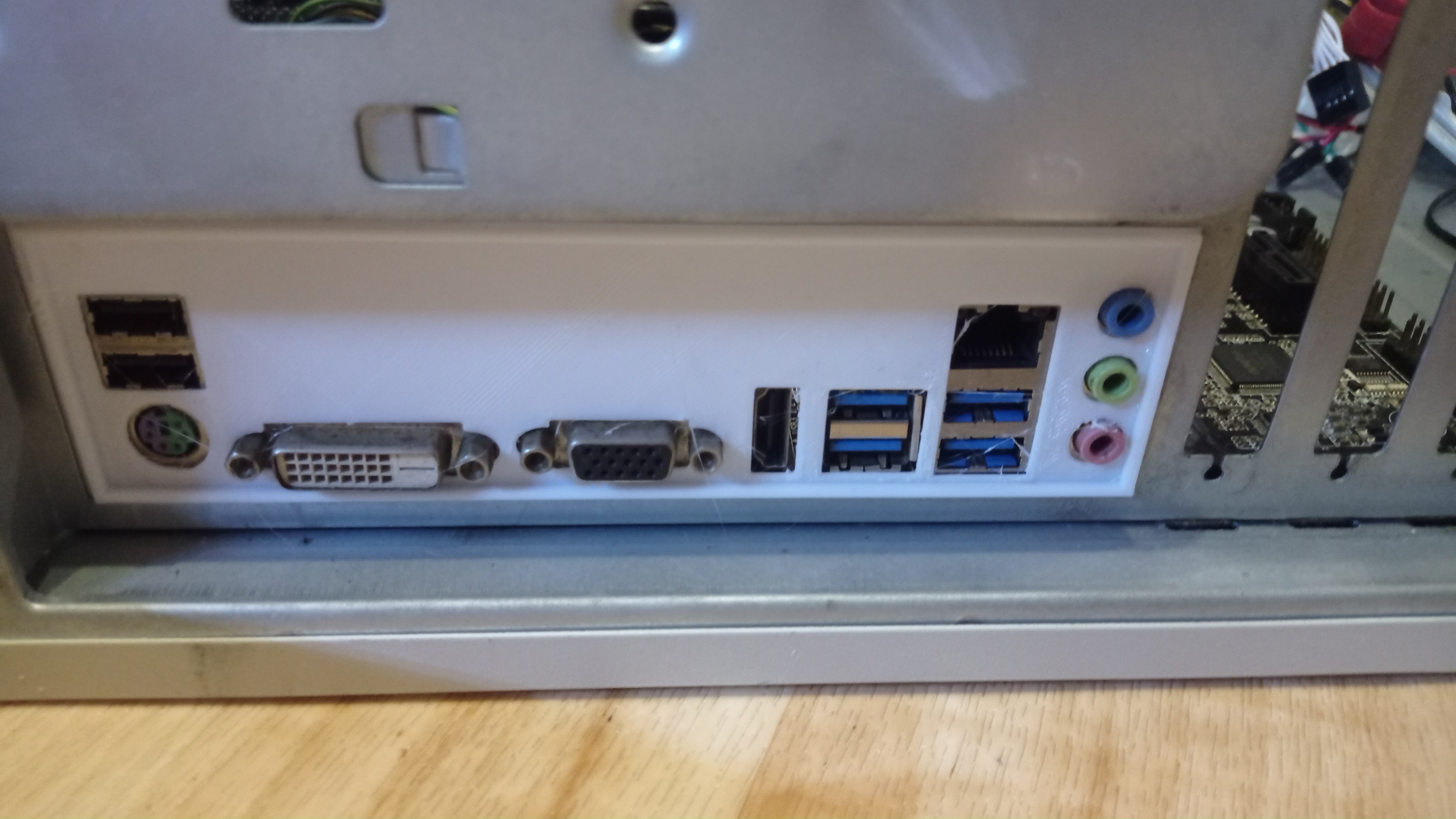 Universal IO shield with shapes by patrik podéšť | Download free STL ...