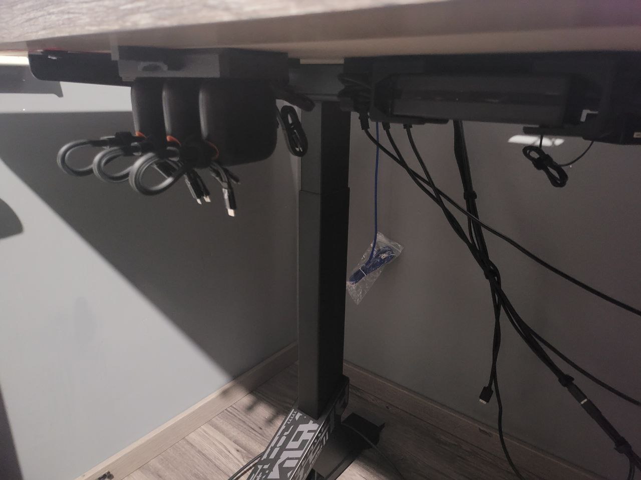 RIS Under Desk Adapter + Cable Organizers + Phone / Keyboard ...
