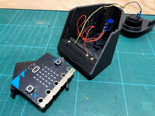 (almost) solderless, reusable micro:bit timer by Adamow | Download free ...