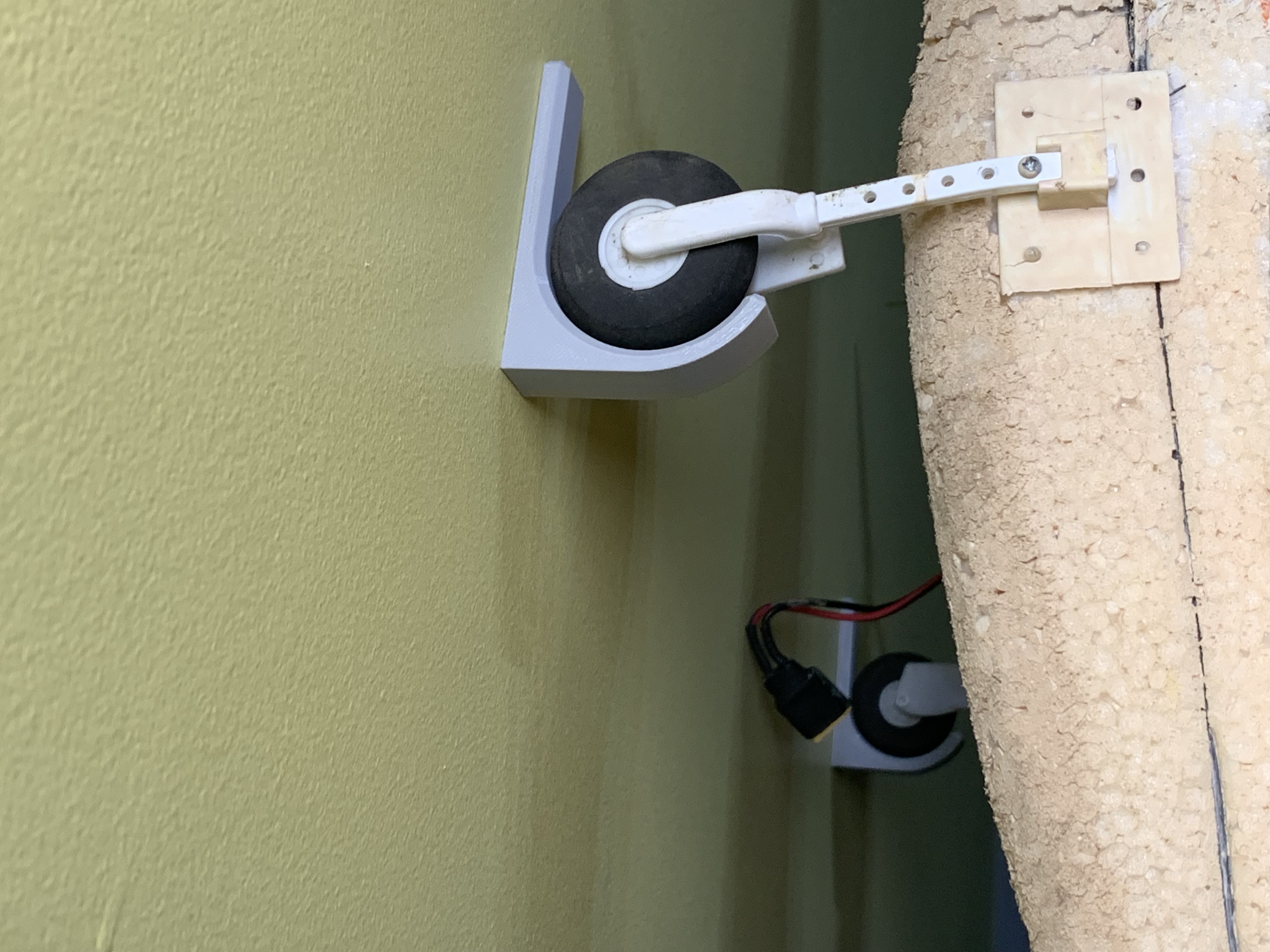 RC wall hook for landing gear RC plane model by PhantomHeadache ...
