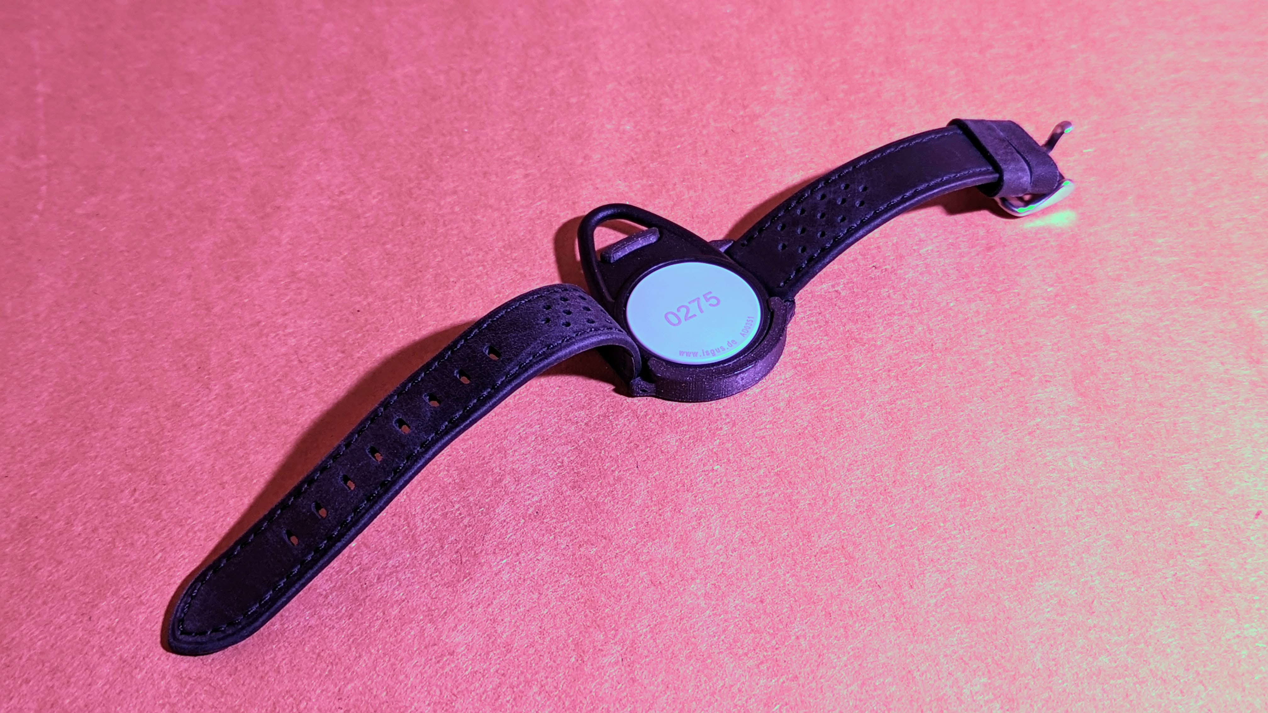 Armband Halterung für RFID-Chip by MadestCat | Download free STL model ...