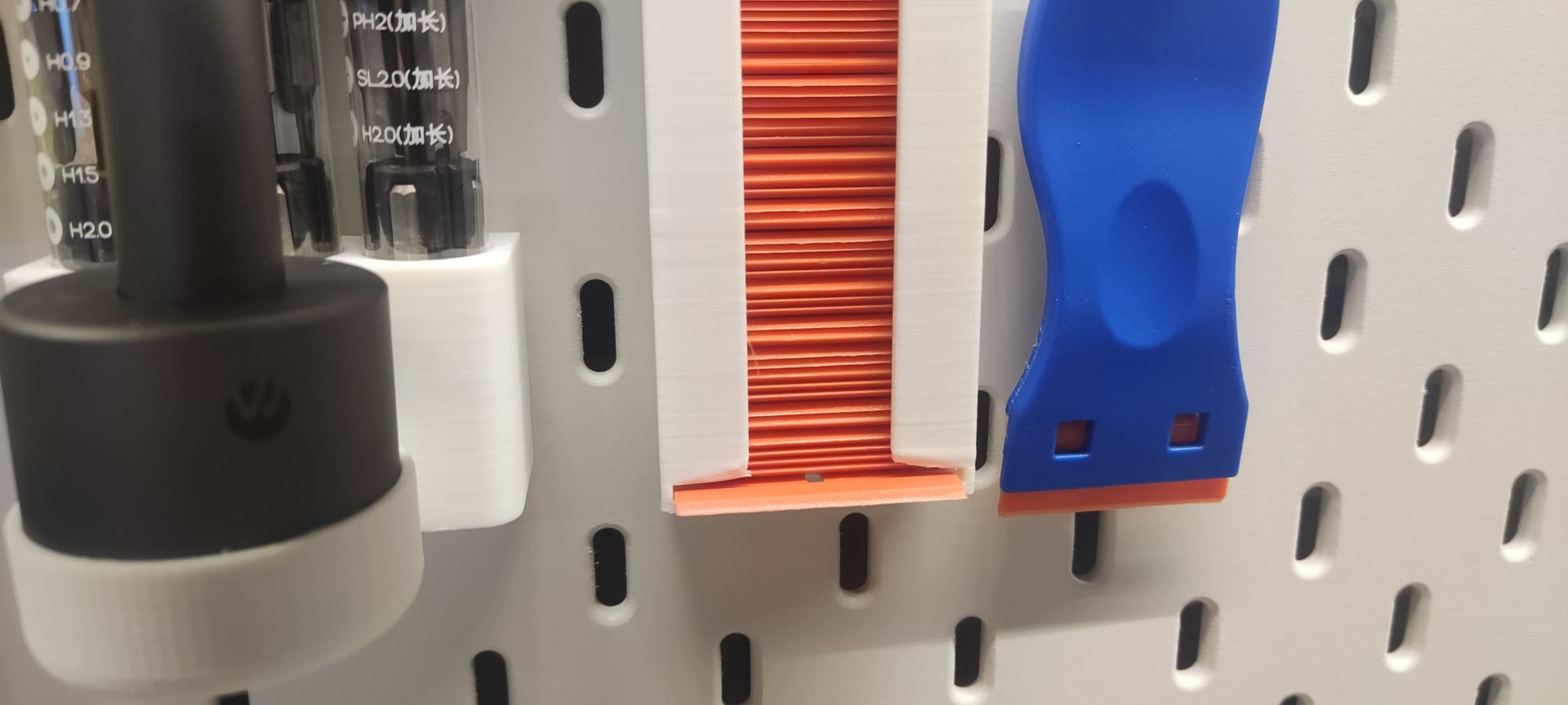 Plastic razor blade dispenser for IKEA Skadis pegboard by TravockMD ...