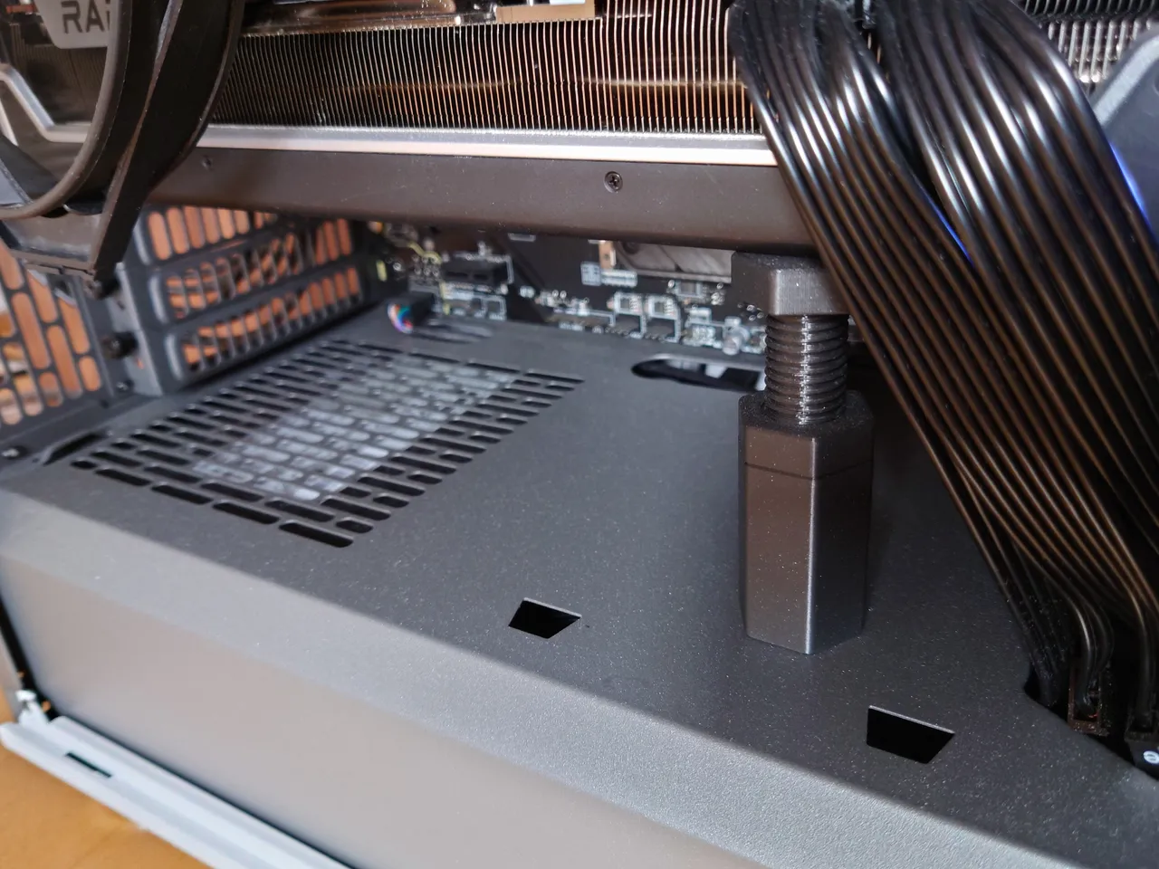 GPU Holder Max Pro 9000 [Parametric] by Waschtl | Download free STL ...