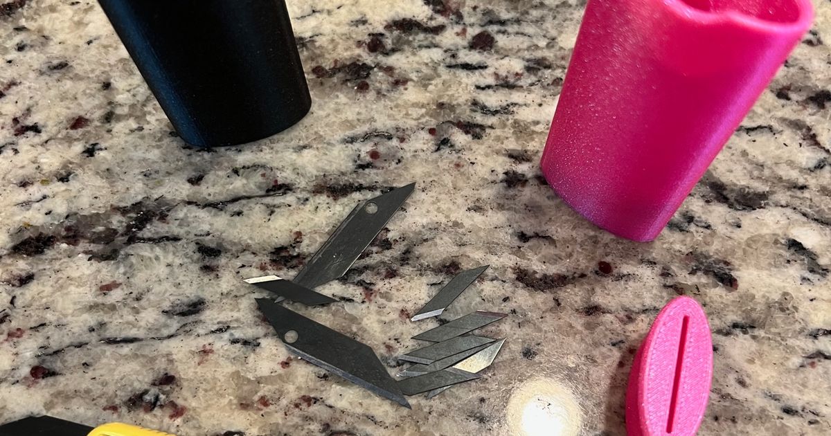 Snap-Off Razor Blade Breaker Box by Djngnear | Download free STL model ...