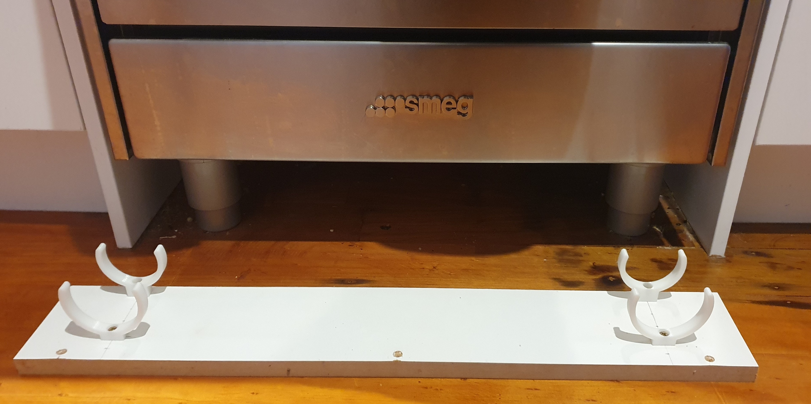 Smeg oven kickboard mounts by Udders | Download free STL model ...
