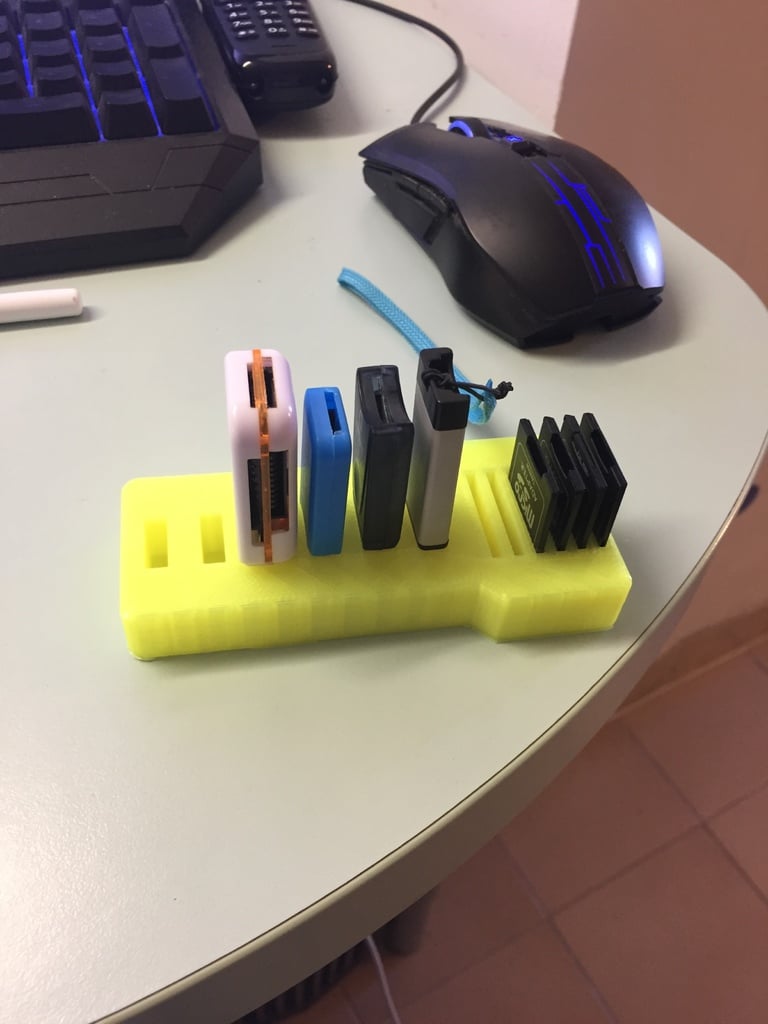 Usb Holder by Francesco Argenti | Download free STL model | Printables.com
