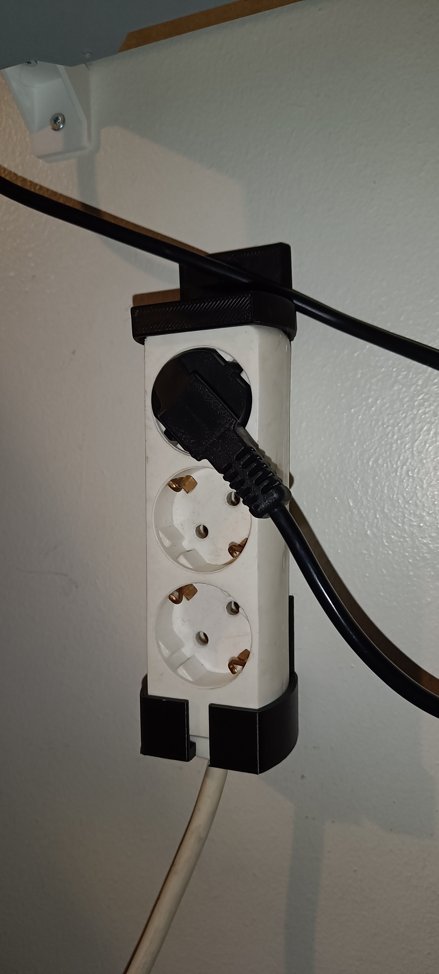 Extension cable holder by Pete | Download free STL model | Printables.com