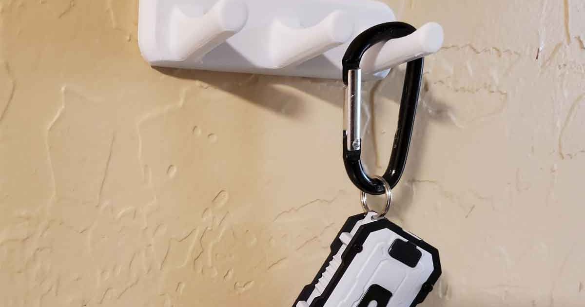 Three Key Rack (wall mounts using a 3M Command Strip) by MyStoopidStuff ...