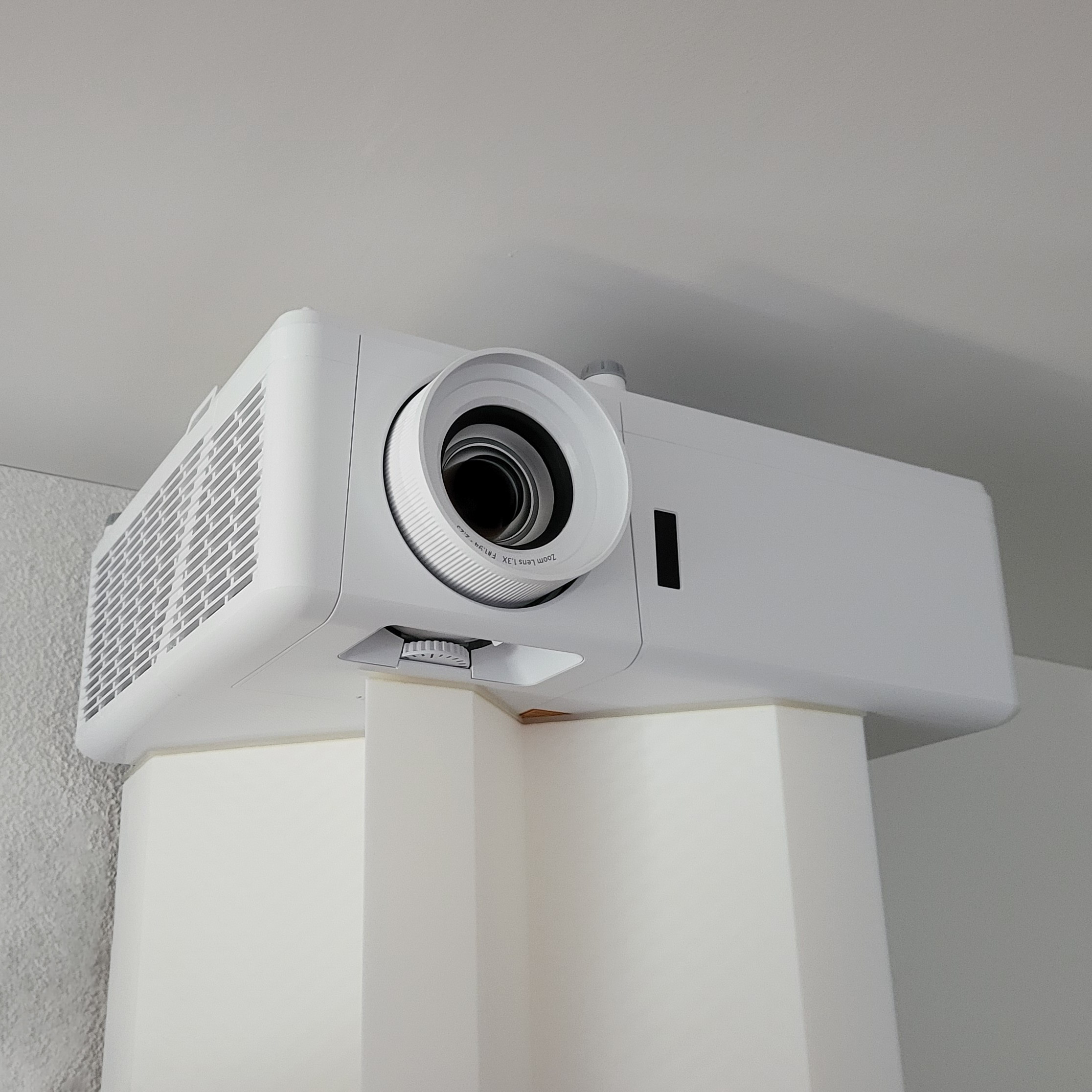 Optoma UHZ50 projector riser and stand von Blizzard | Kostenloses STL ...