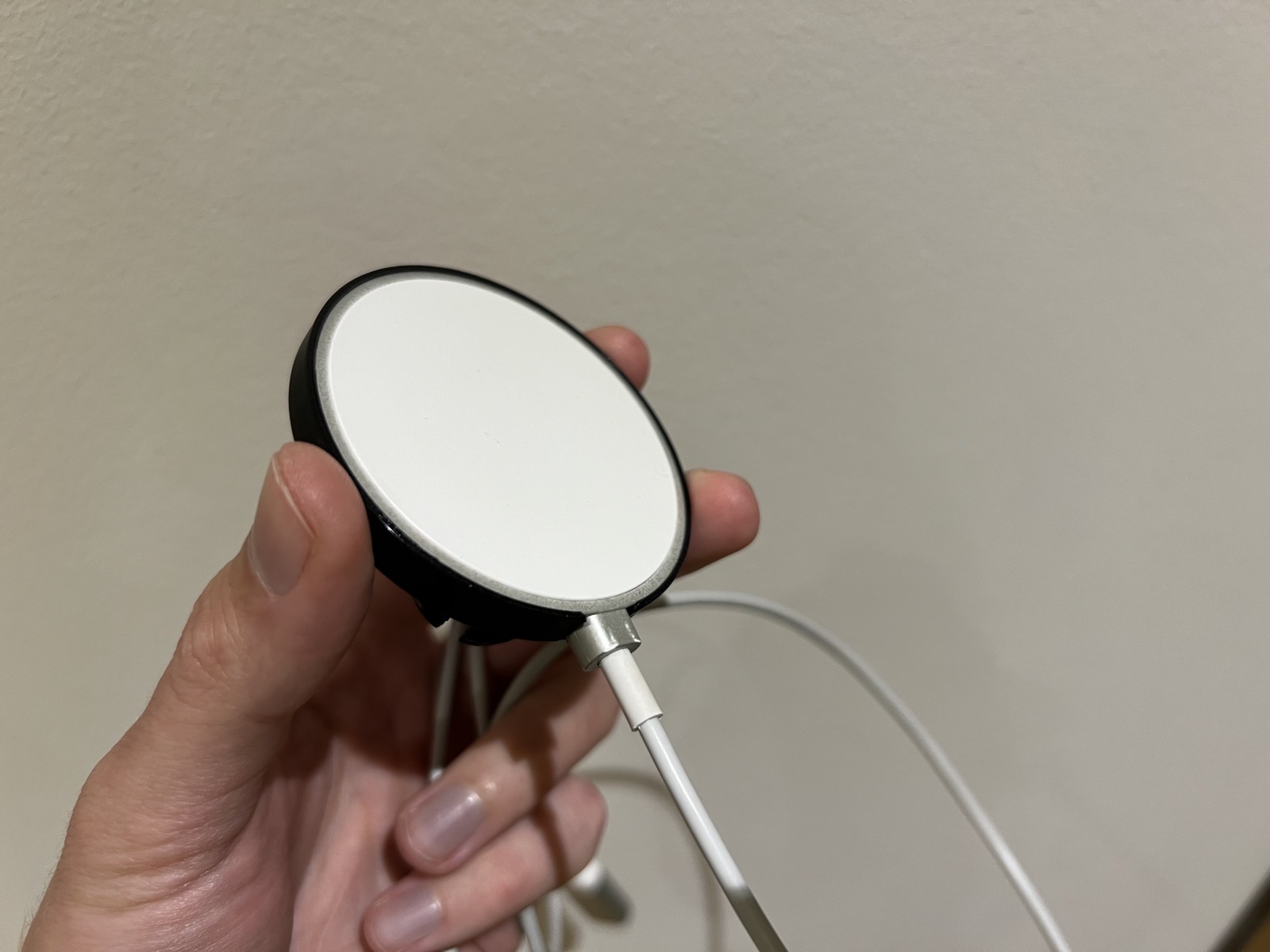 Any MagSafe charger to Any car 17mm ball mount - parametric by romn ...