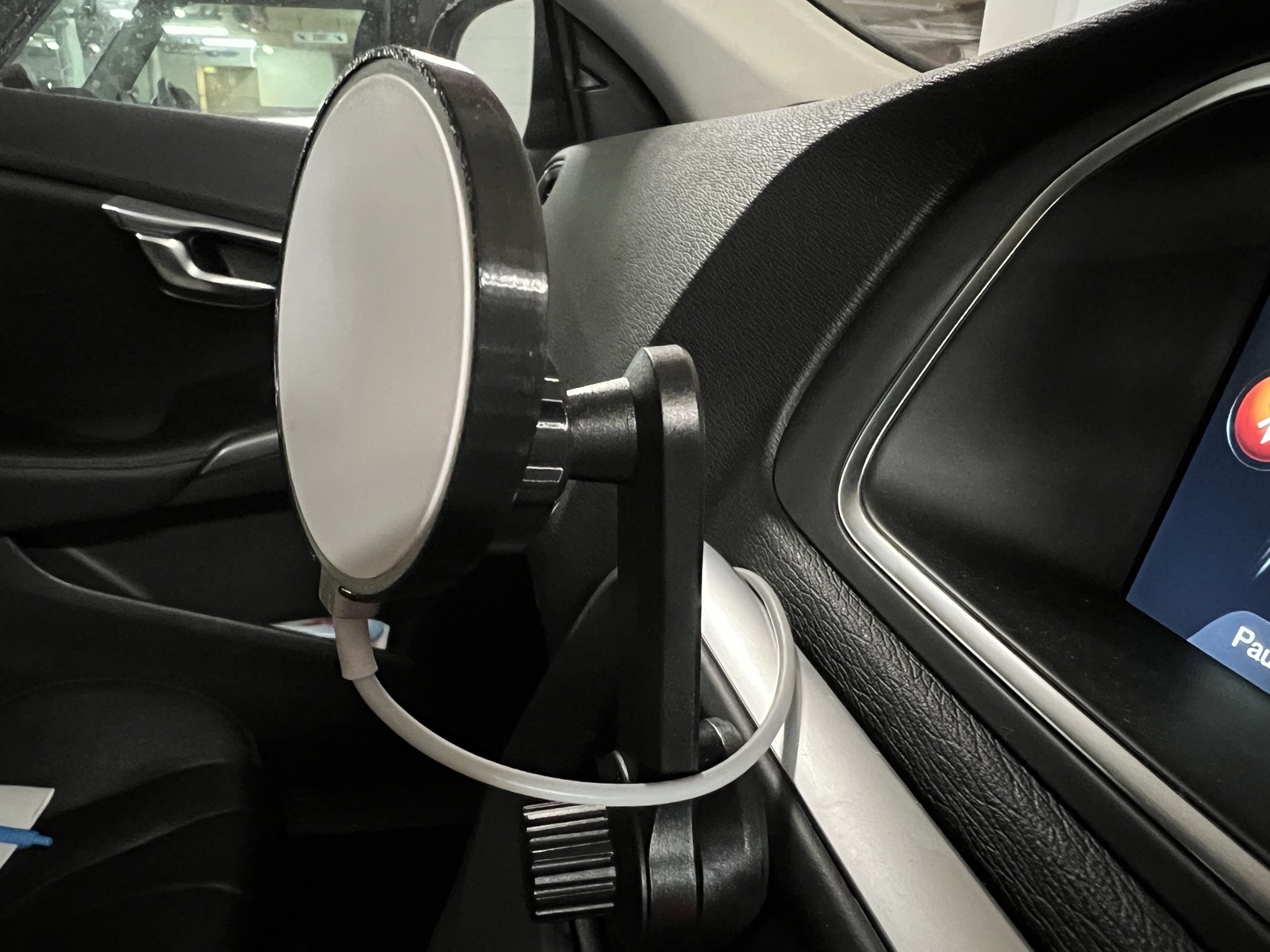 Any MagSafe charger to Any car 17mm ball mount - parametric by romn ...