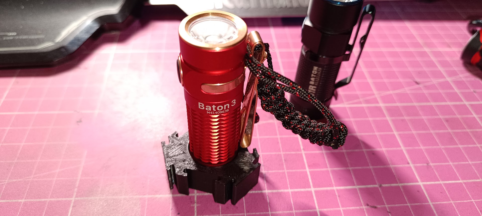 Hexagon Stand für Olight Baton 3 + Baton S1R by Marlene | Download free ...
