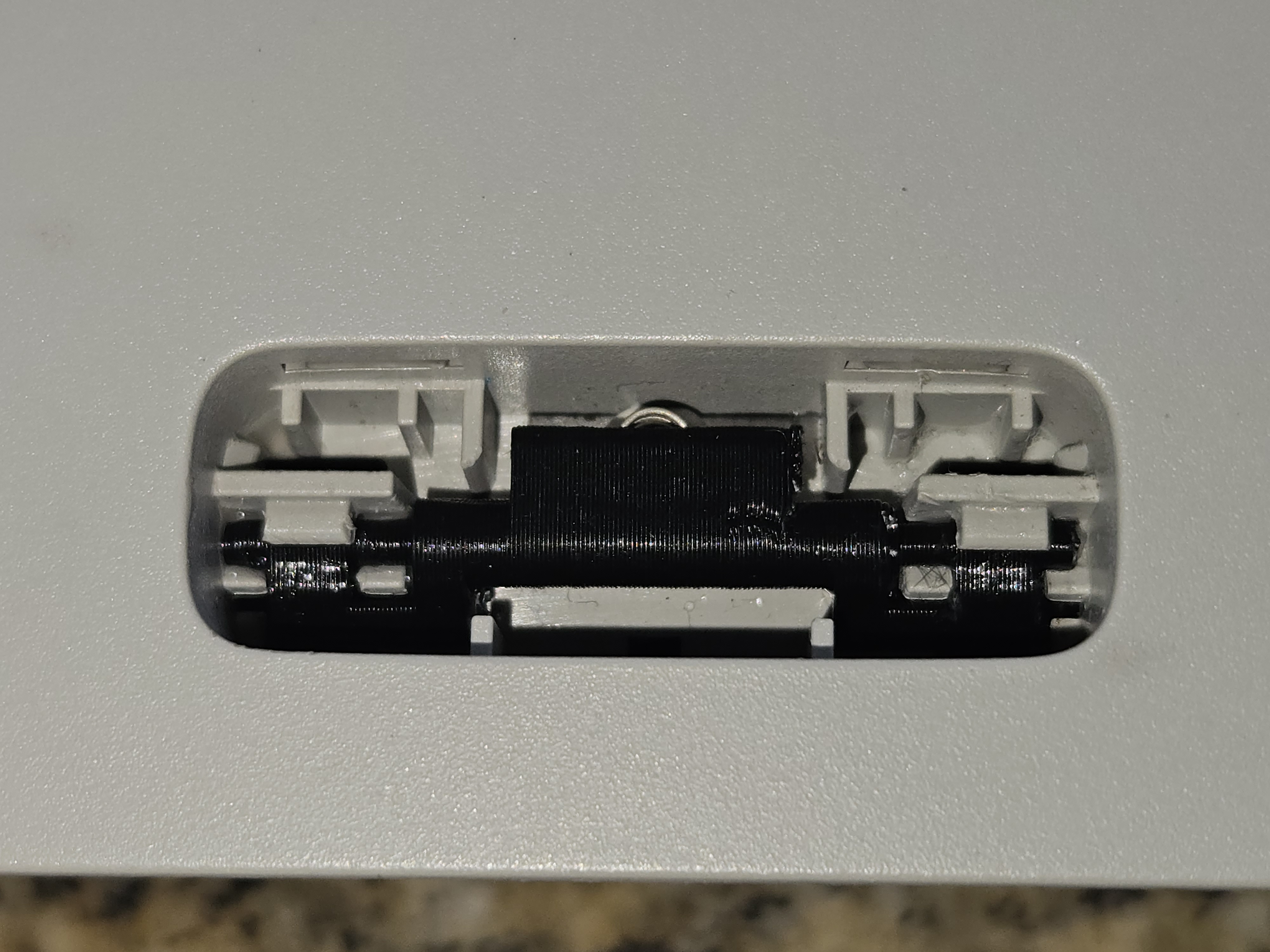 VW Amarok overhead sunglasses holder latch repair por Ale Boeri ...