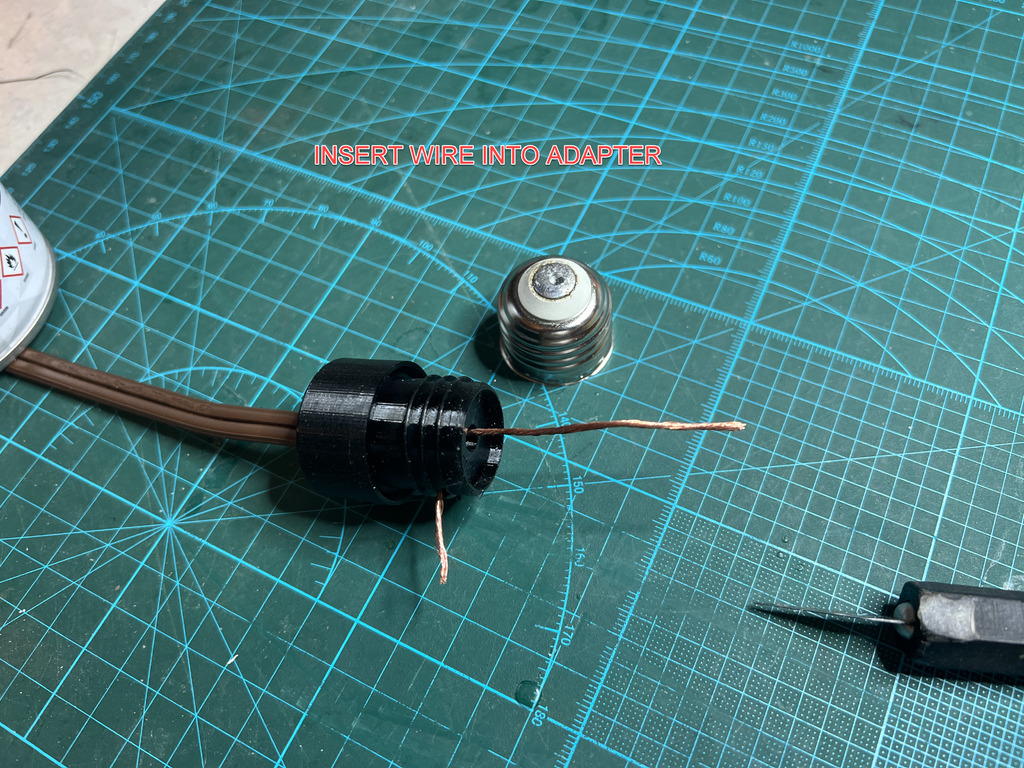 Standard light socket to 2 wire adapter by Kisssys | Download free STL ...