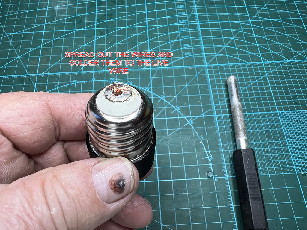 Standard light socket to 2 wire adapter by Kisssys | Download free STL ...