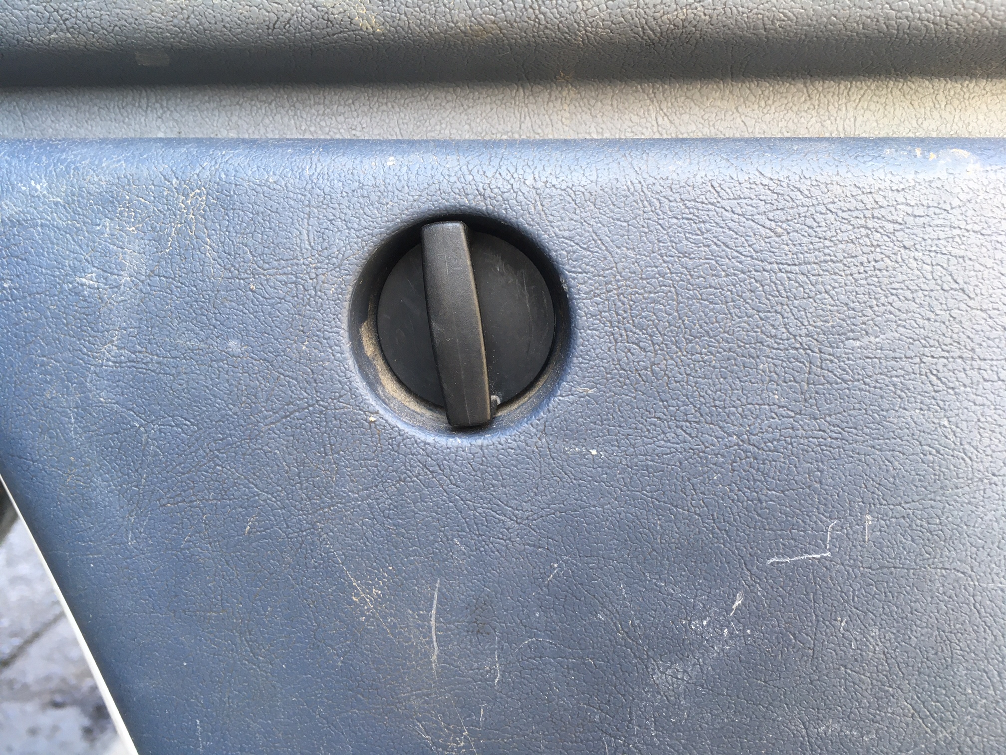 Mercedes Sprinter 99 front door clip by Fr2r_lab | Download free STL ...