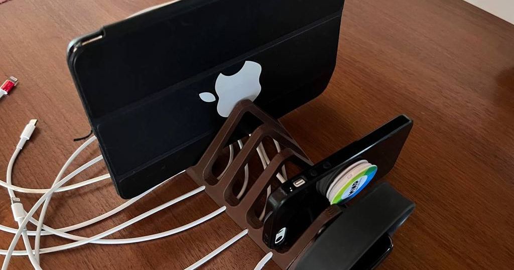 Comfortable devices organizer and charger by Mikhail Lazarev | Download ...