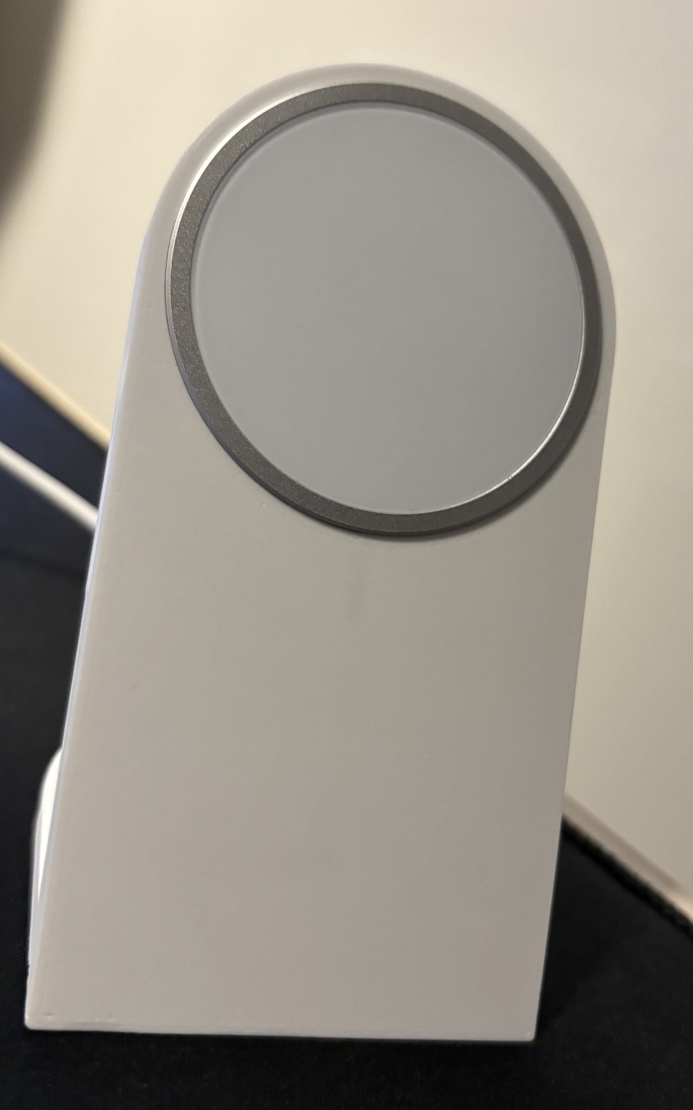 [REMIX] MagSafe iPhone stand no supports by Mike | Download free STL ...