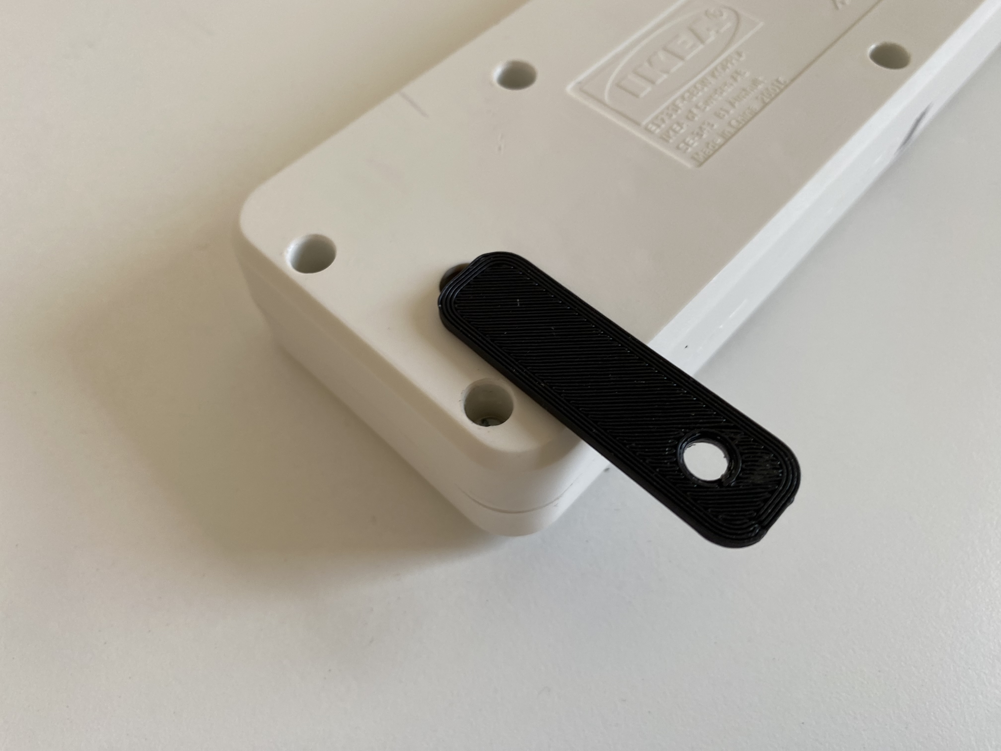 Universal Power Strip Mount by Simon Oliver | Download free STL model ...