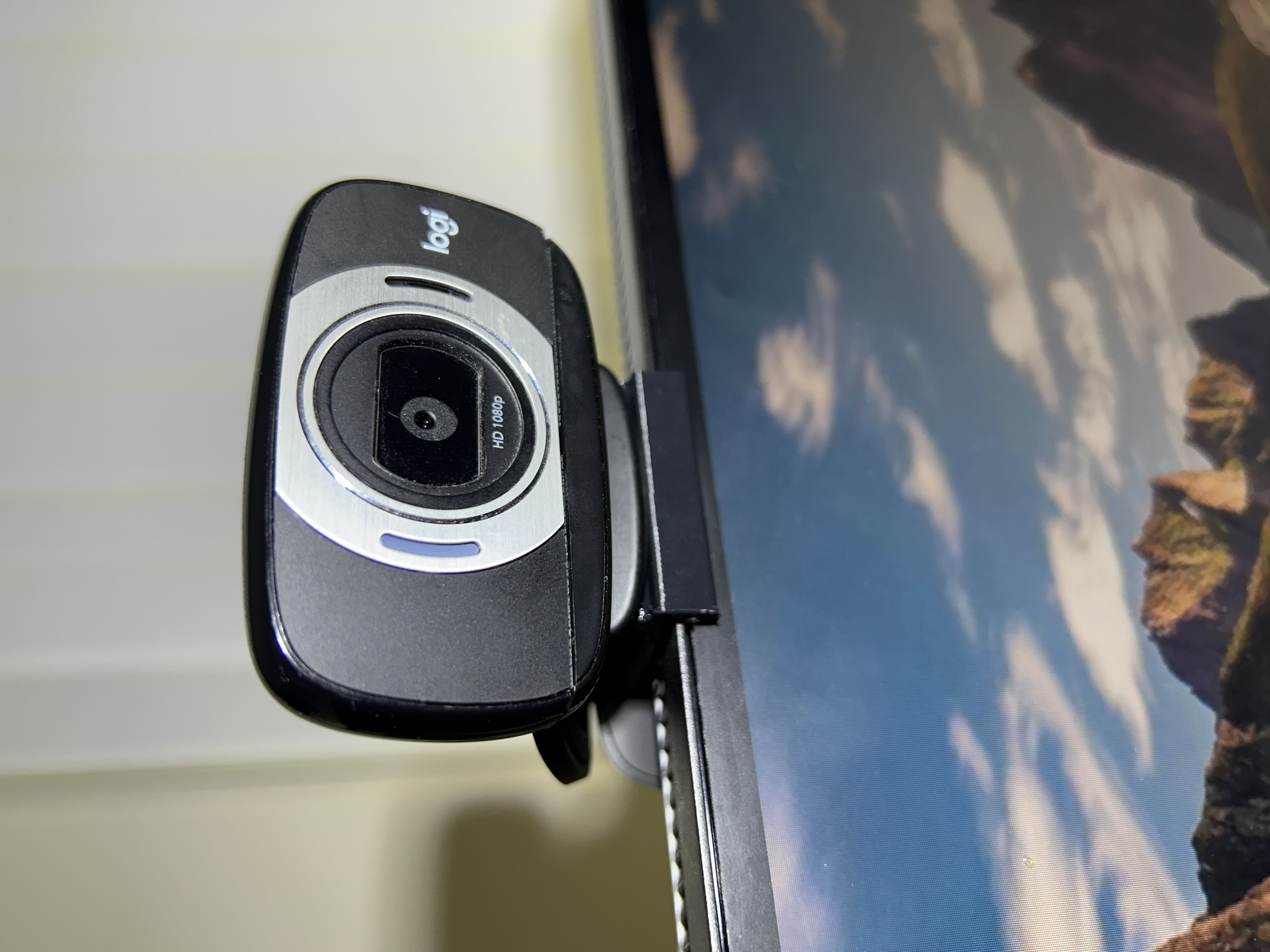 Logitech camera mount for Dell 27 Monitor by ninny | Download free STL ...