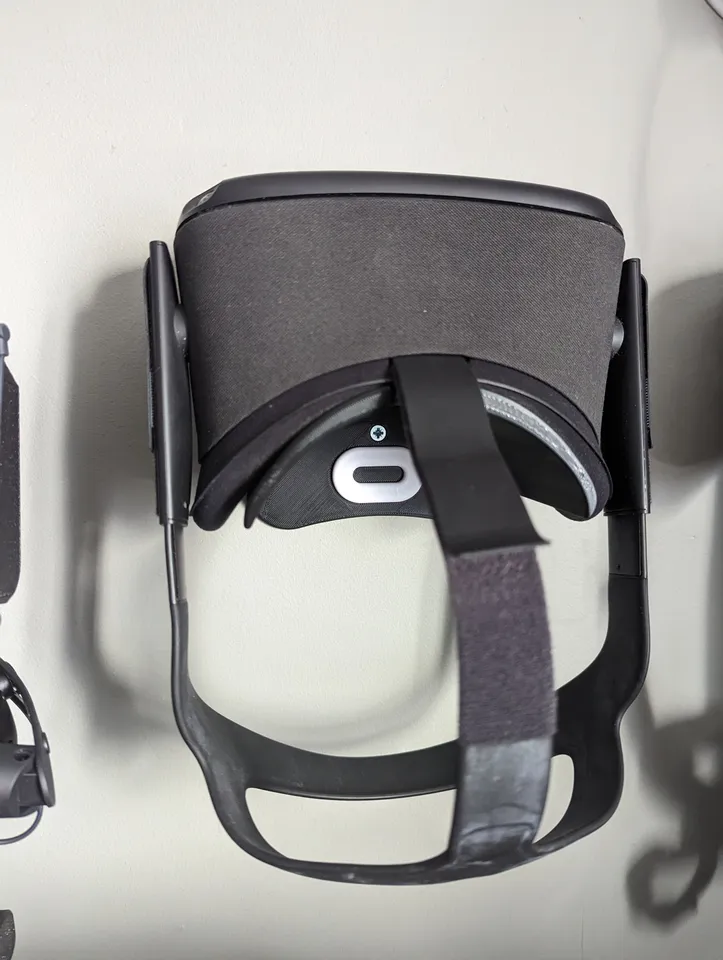 Quest 3 Headset Wall Mount by Bengyboo | Download free STL model ...