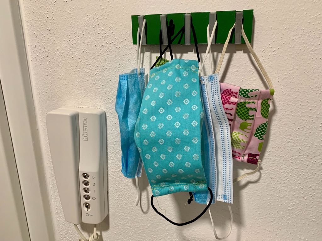 Spring loaded Mask Rack | Keychain Board | Masken-Garderobe by cmos ...