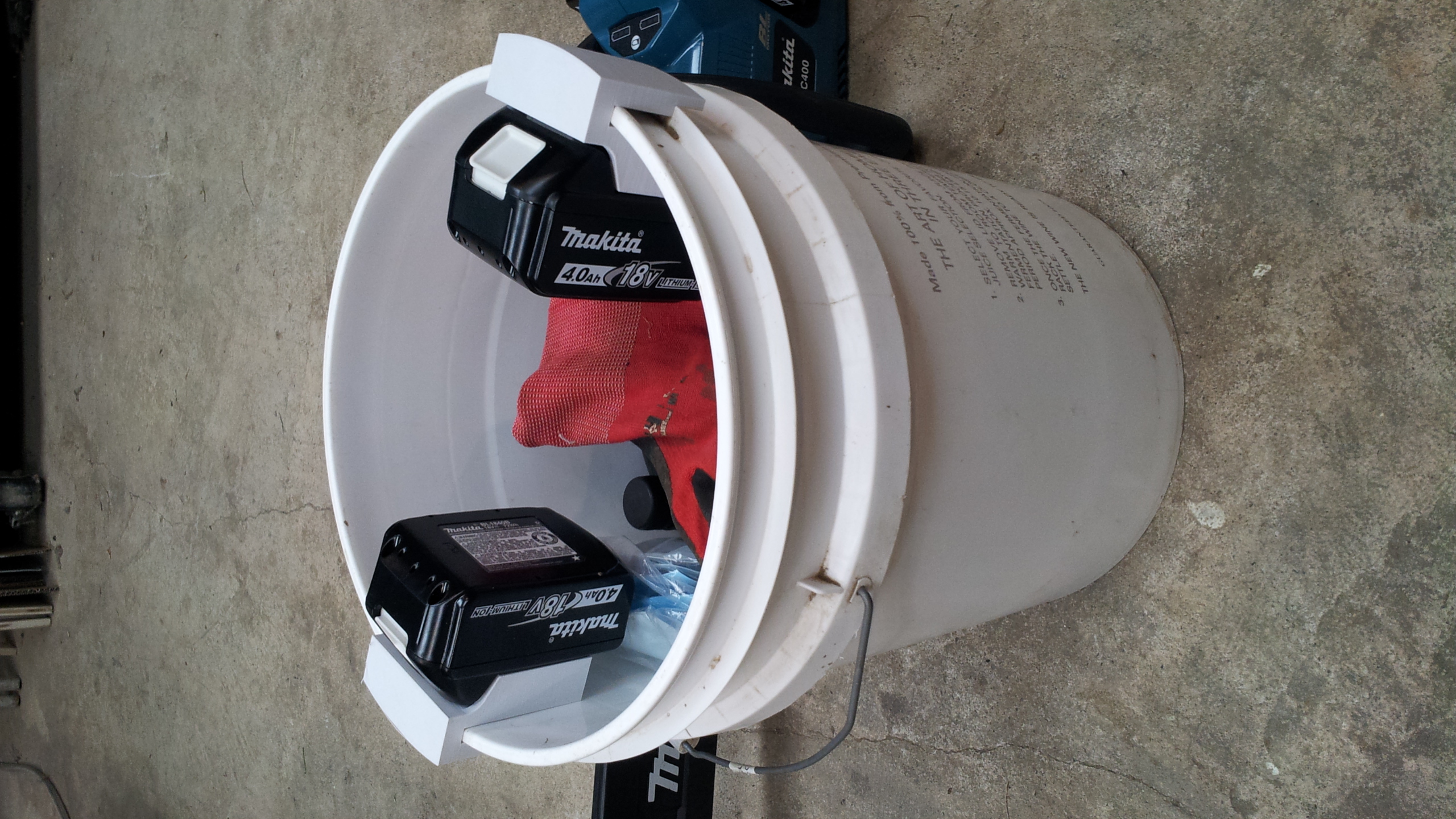 Makita 18v battery bucket mount by DanPro | Download free STL model ...