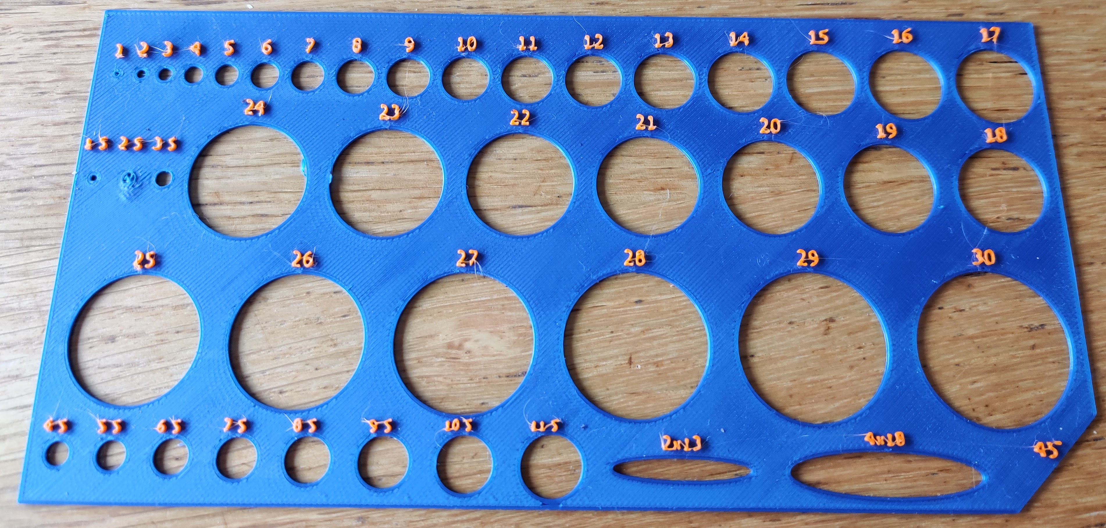 Sjabloon met gaatjes, template circles in 2 colors. by Ludo B ...